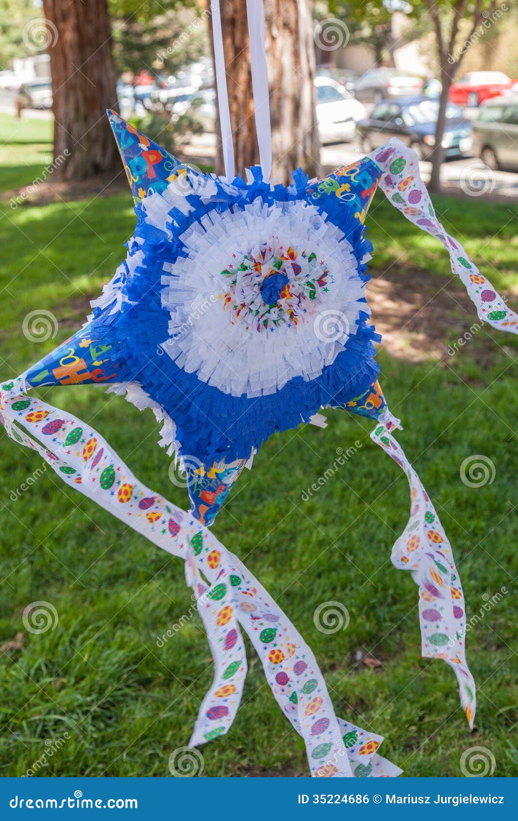 Piñata hecho en casa foto de archivo. Imagen de familia - 35224686