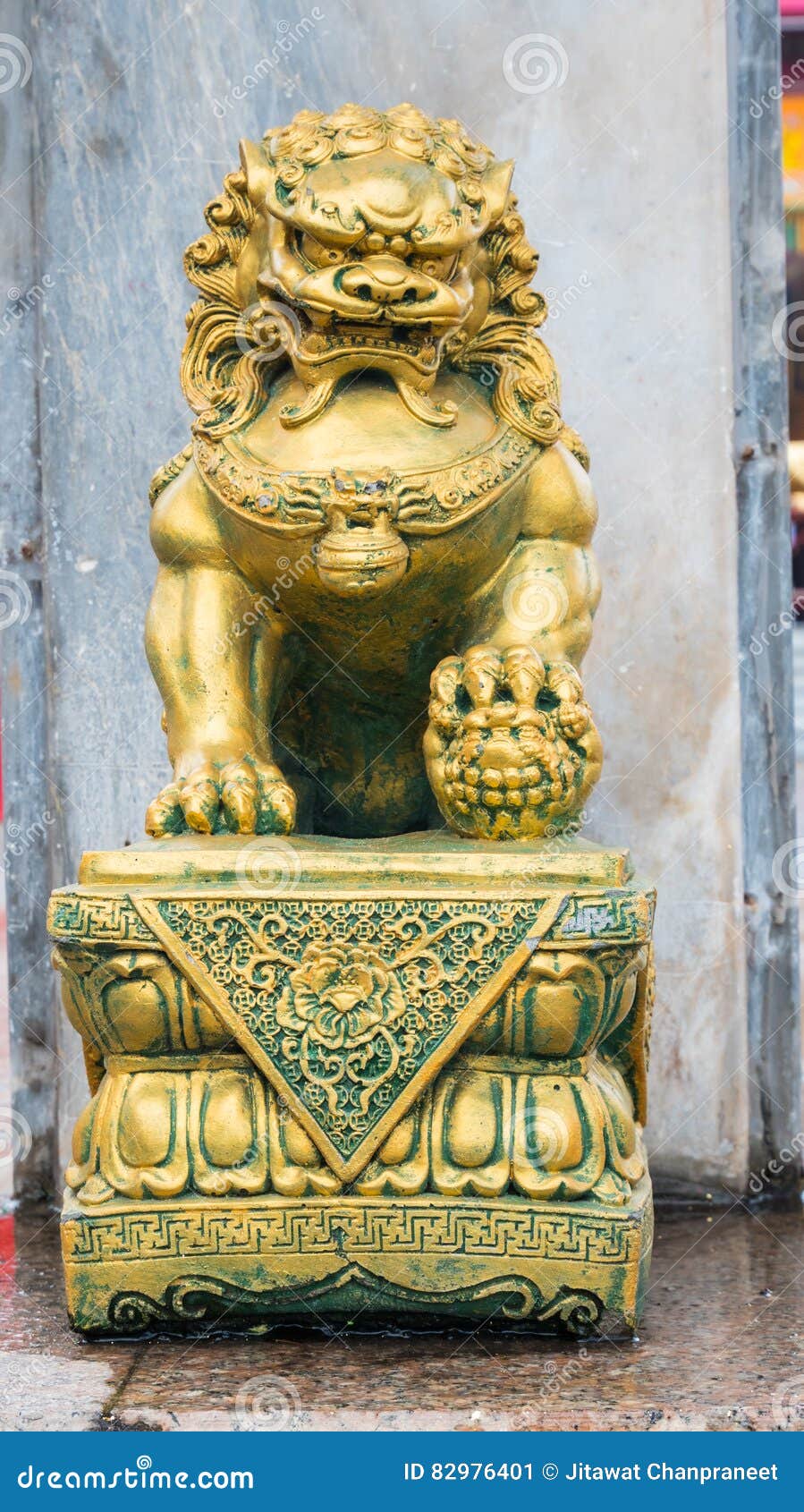 Pi Xiu or Gold Dargon Statue in Shrine Stock Image - Image of sculpture ...