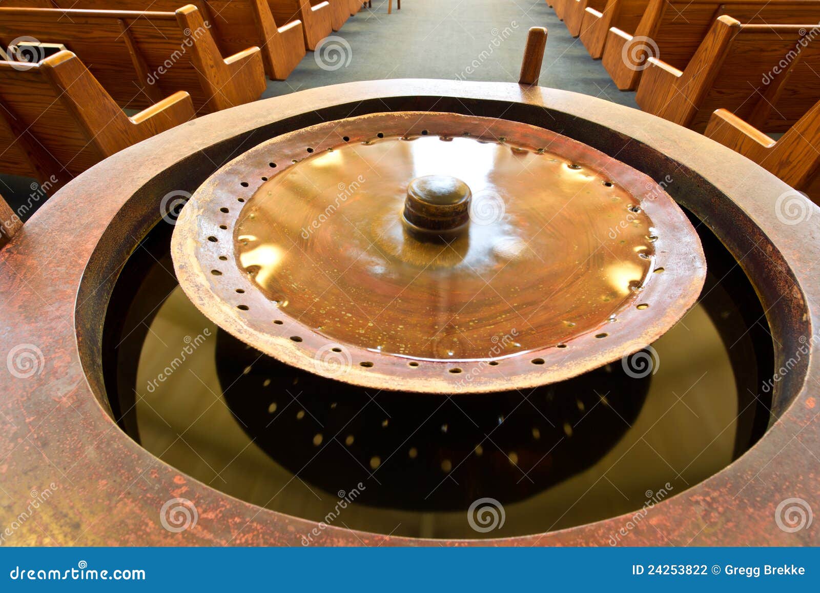 Pia batismal baptismal foto de stock. Imagem de batismo - 24253822