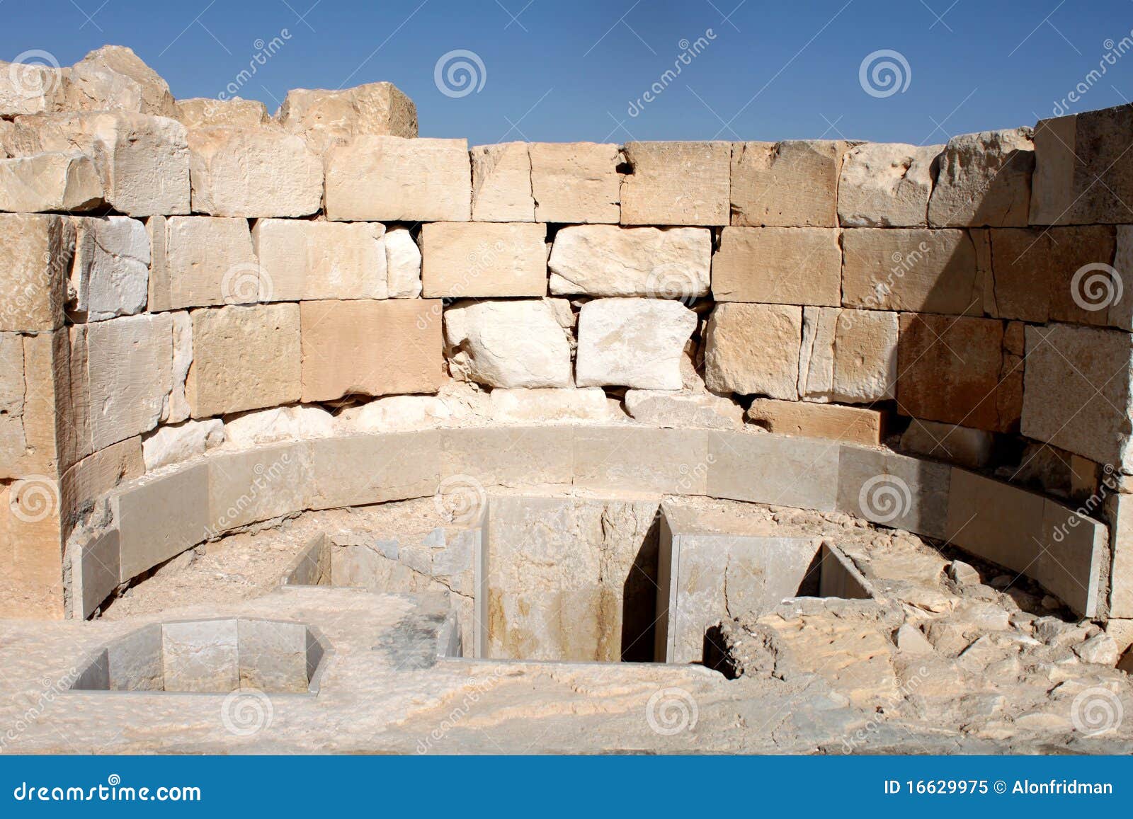 Pia Batismal Baptismal Antiga Imagem de Stock - Imagem de cristianismo ...