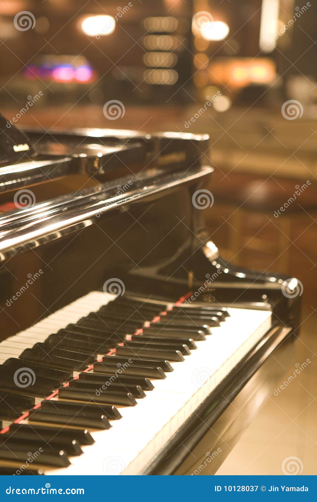 Piano stock afbeelding. Image of alcohol, alcoholisch - 10128037
