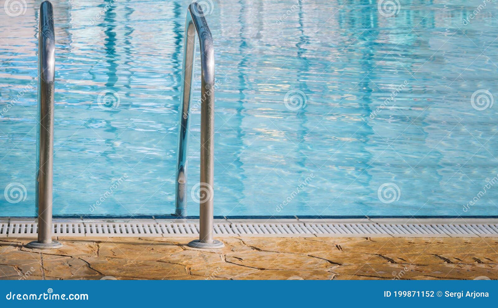 Piano Chiuso Di Una Scala Pool Con Pool in Background Fotografia Stock ...
