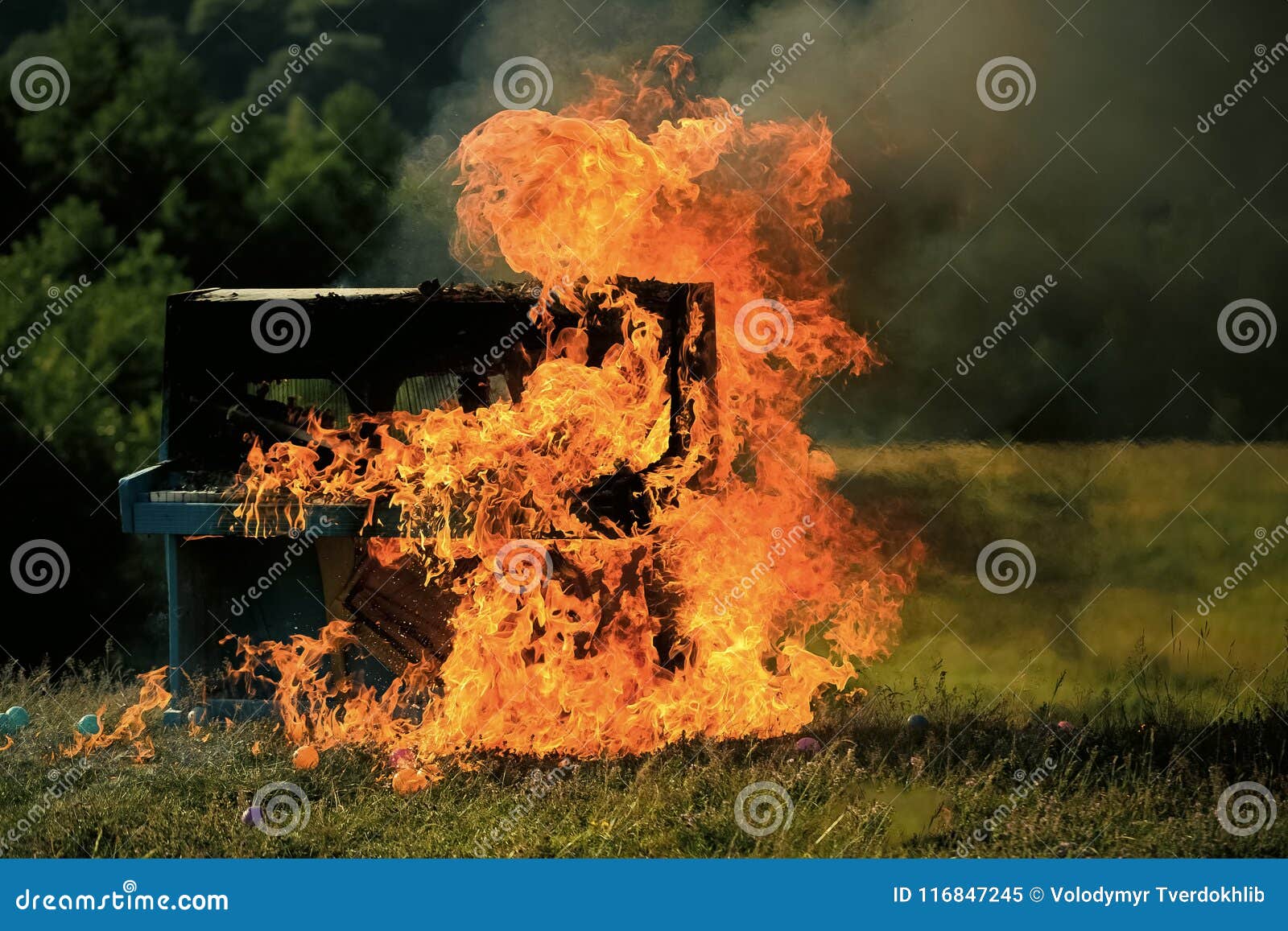 Piano in Flames. Burning Piano. Music on Fire. Stock Image - Image of ...