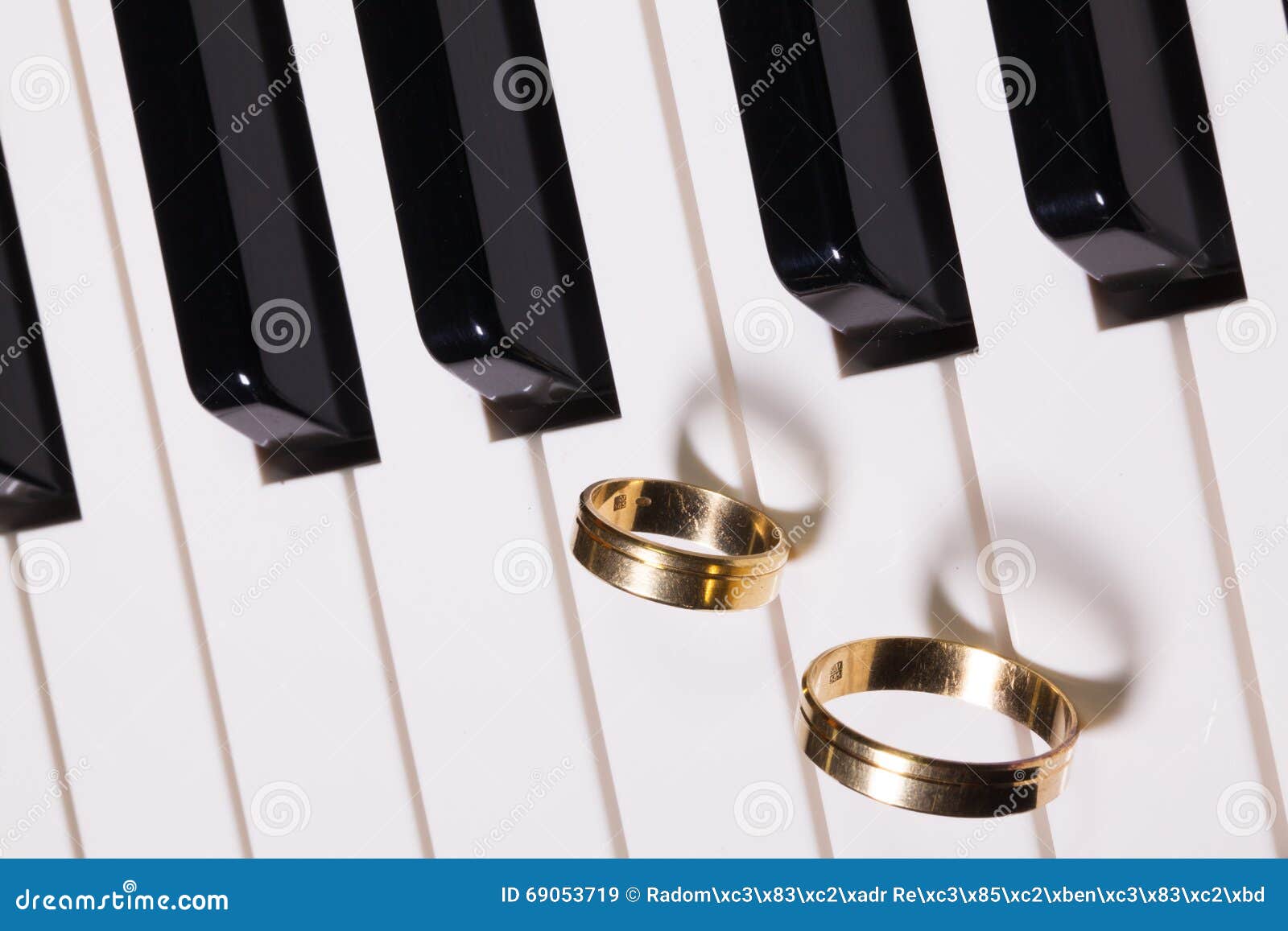 Piano Keyboard and Wedding Rings Stock Image - Image of love, honeymoon ...