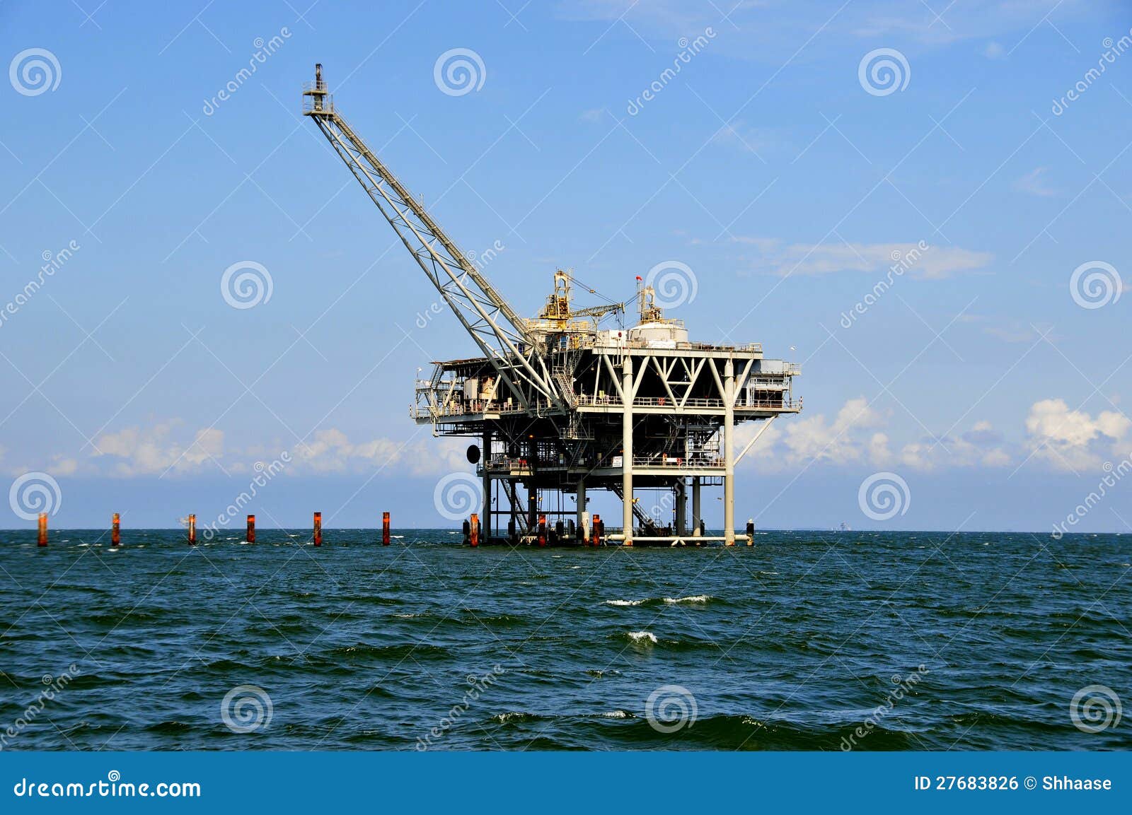 Piattaforma petrolifera fotografia stock. Immagine di stazione - 27683826