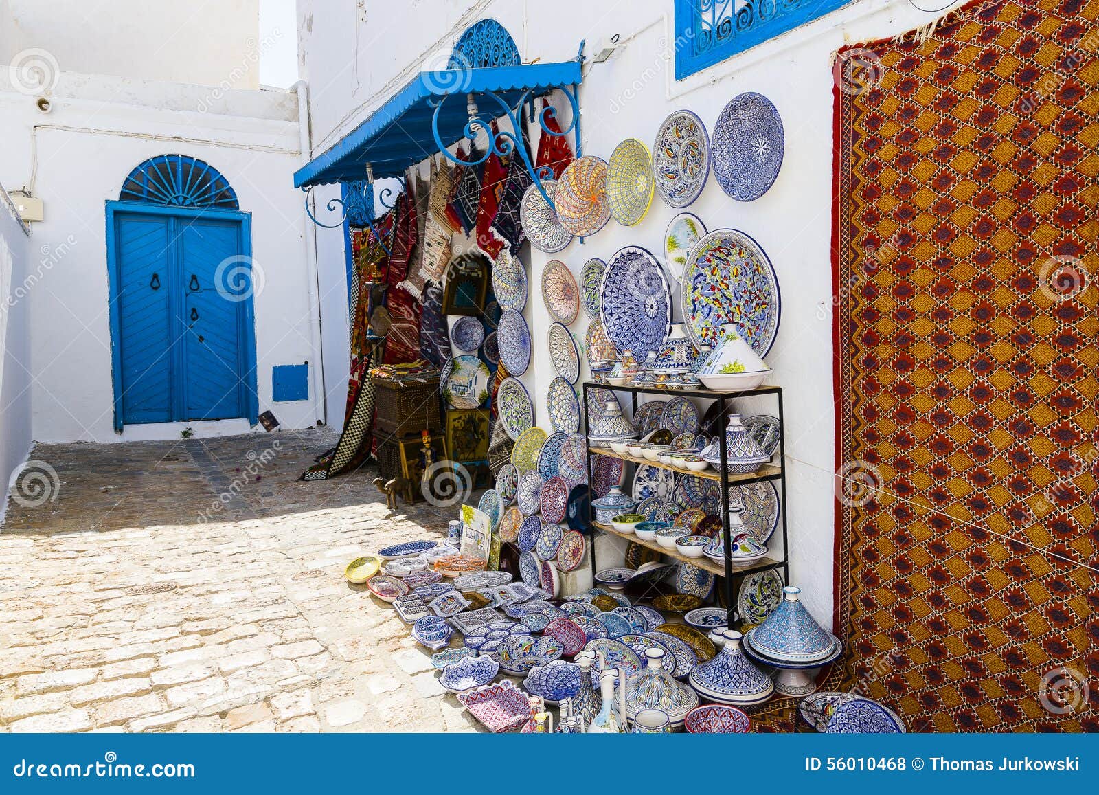 Piatti Decorati E Ricordi Tunisini Tradizionali Fotografia Stock ...