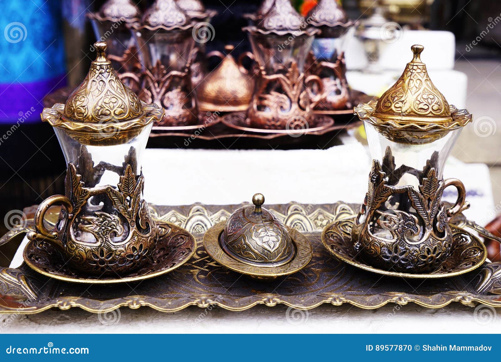 Piatti Turchi Ceramici D'argento Orientali D'annata Fotografia Stock ...