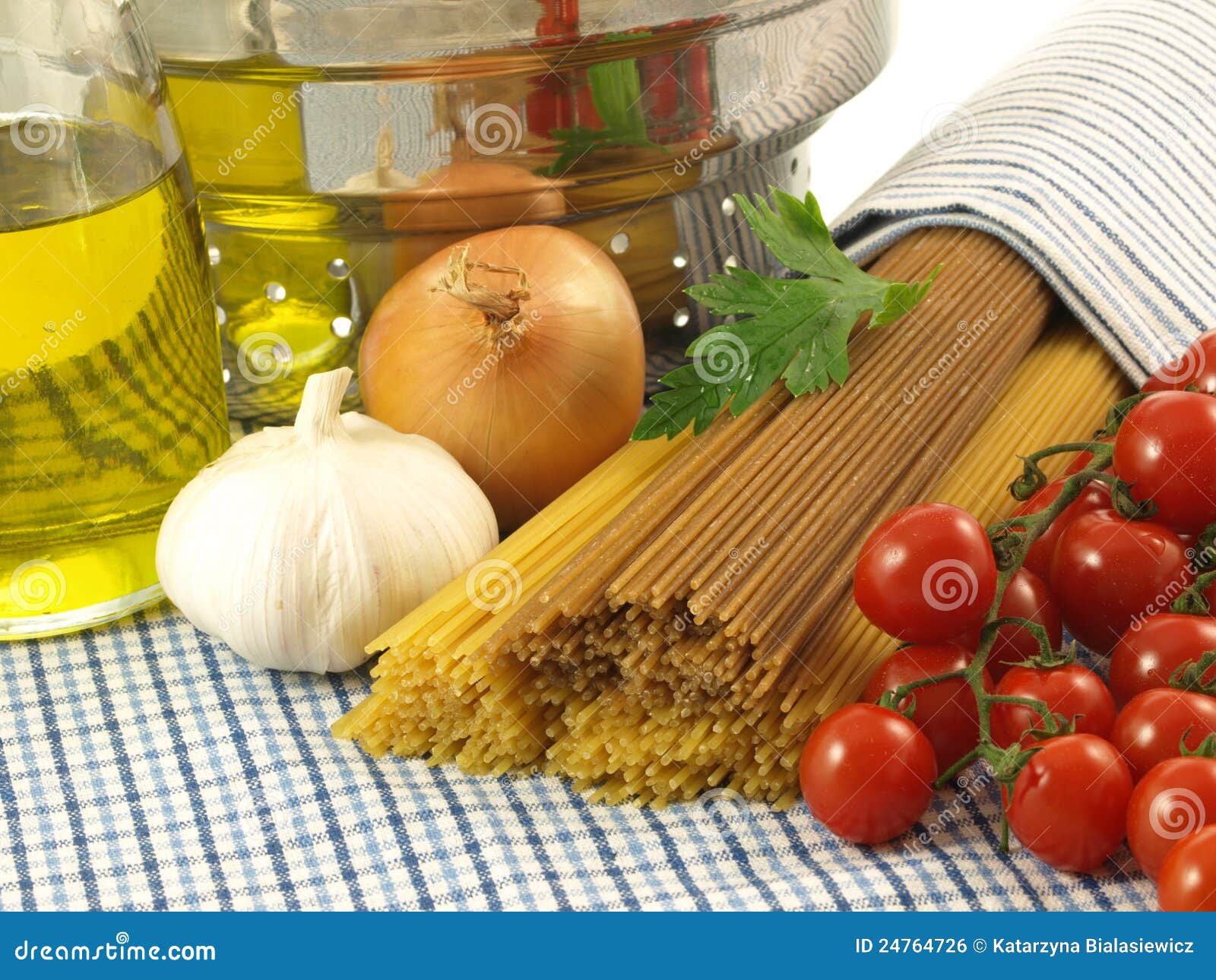 Piatto Dell'italiano Degli Spaghetti Fotografia Stock - Immagine di ...