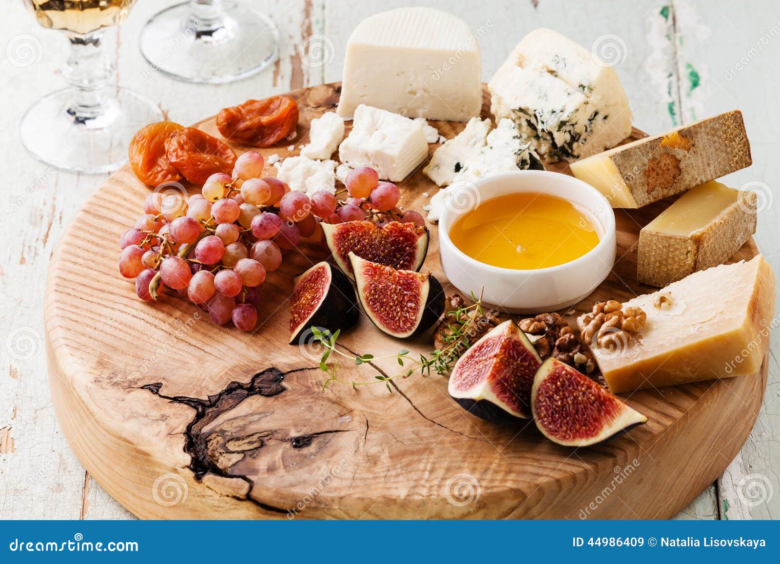 Piatto di formaggio immagine stock. Immagine di antipasto - 44986409