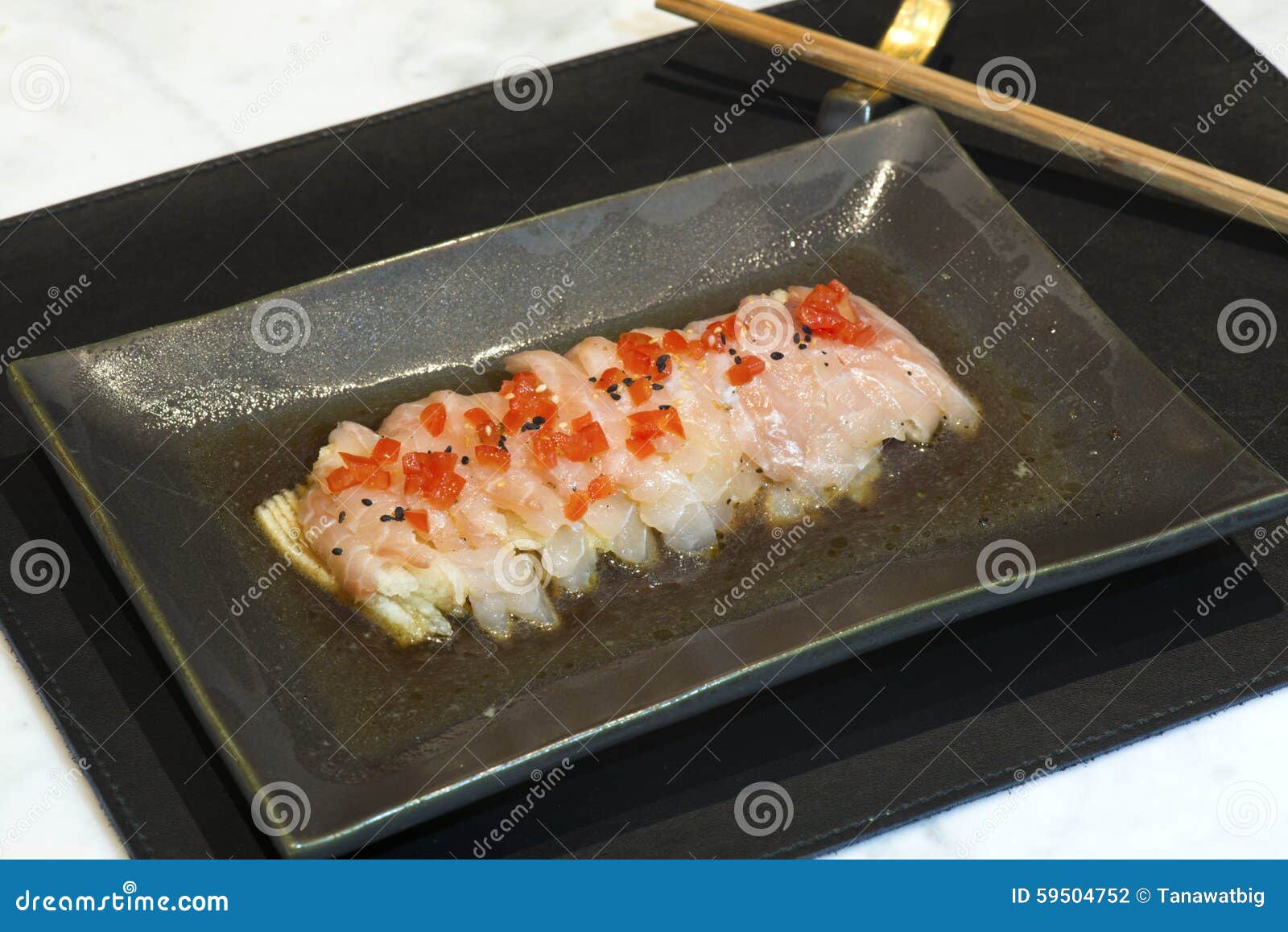 Piatto Di Pesce Crudo Giapponese Fotografia Stock - Immagine di ...