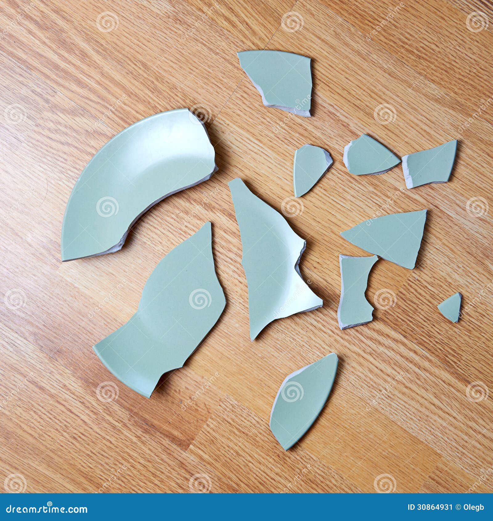 Piatto rotto immagine stock. Immagine di caduta, piatto - 30864931
