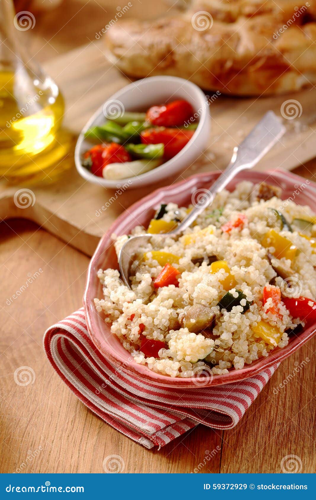 Piatto Veggy Delizioso Con Il Pasto Della Quinoa Immagine Stock ... Piatto Veggy Delizioso Con Il Pasto Della Quinoa Immagine Stock ...
