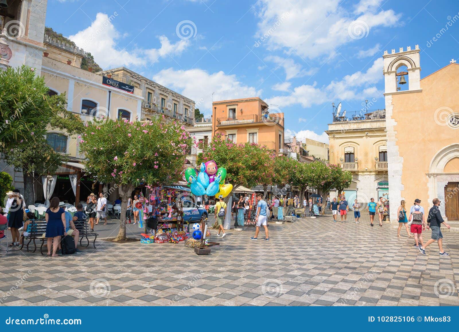 Piazza 9 Aprile in Taormina Fotografia Editoriale - Immagine di esterno ...