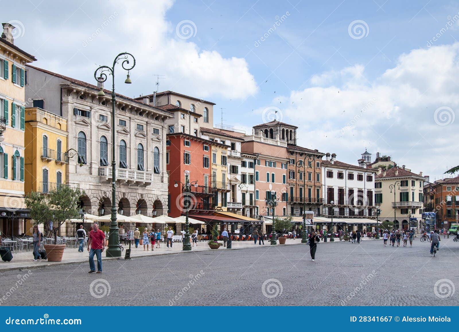 Piazza Bra in Verona editorial photography. Image of square - 28341667
