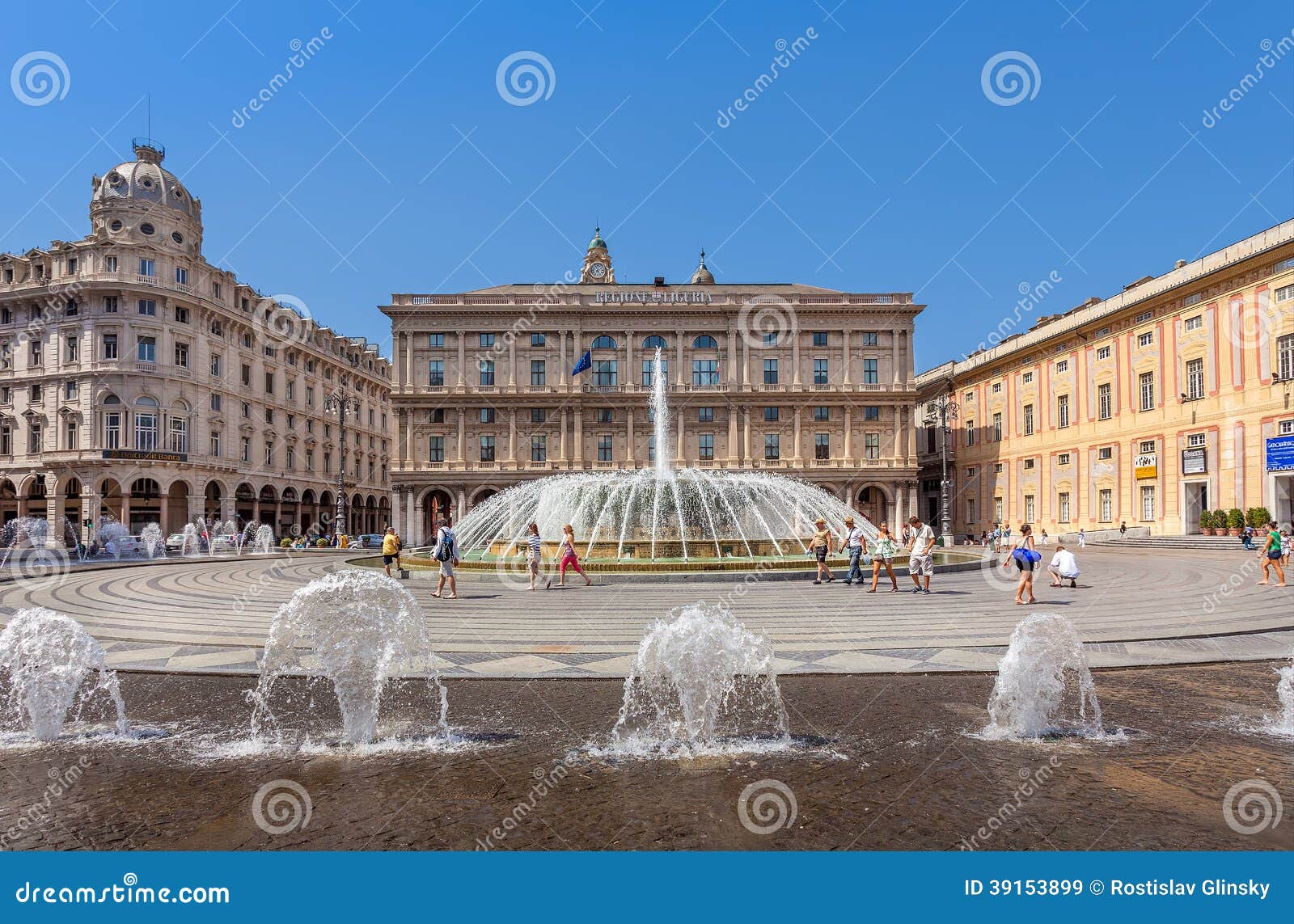 Piazza DE Ferrari in Genua, Italië. Redactionele Stock Afbeelding ...