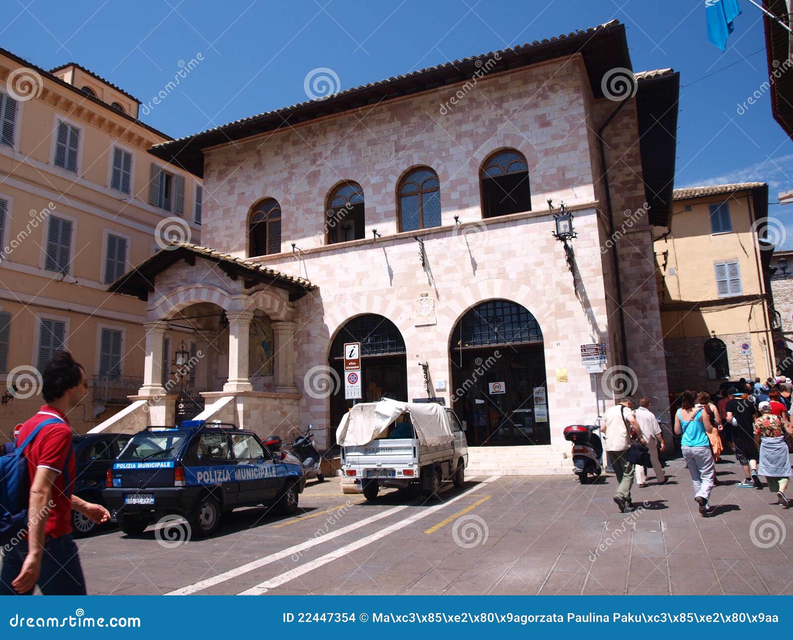 Piazza Del Comune, Assisi, Italy Editorial Stock Image - Image of ...
