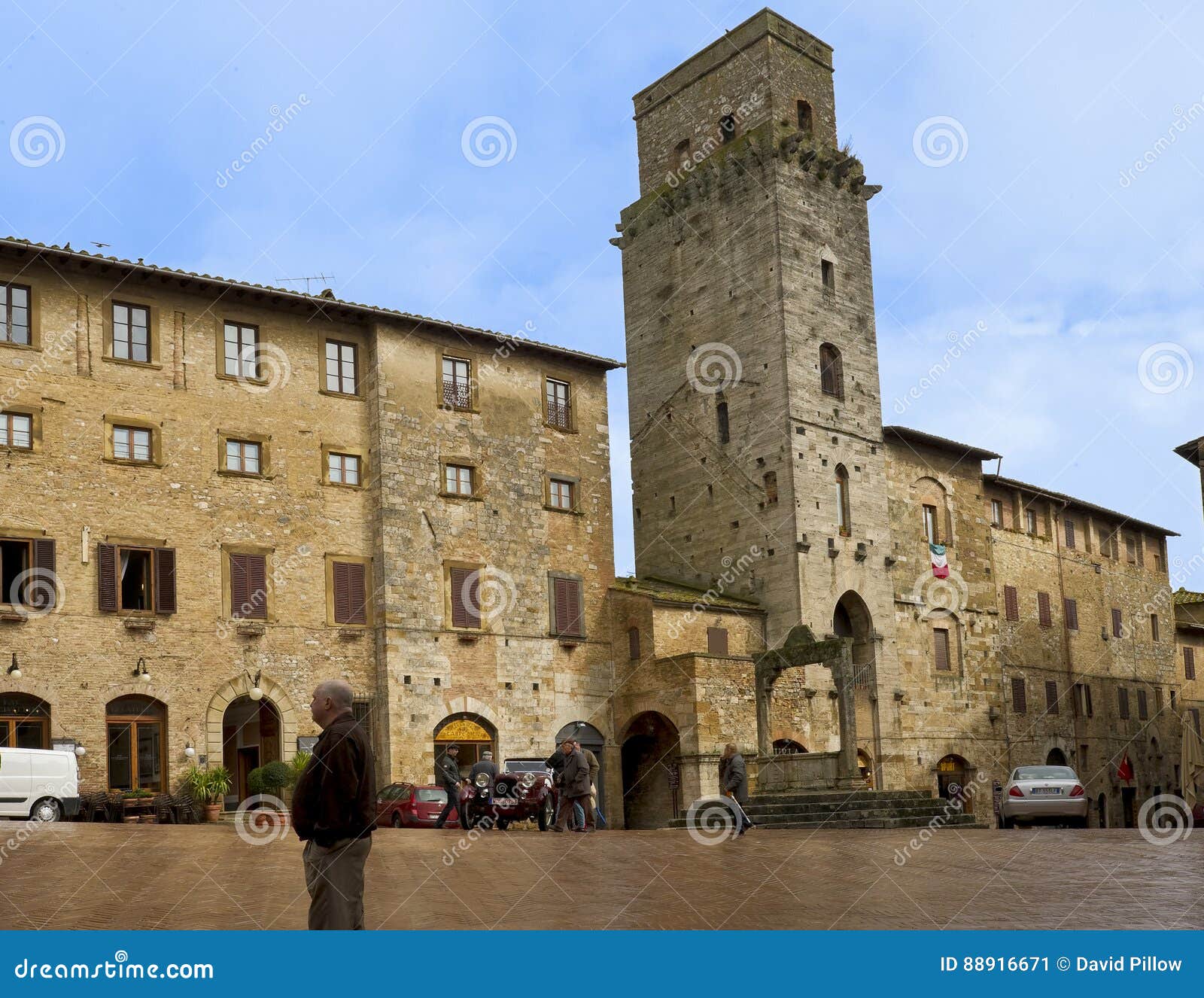 Piazza Della Cisterna, San Gimignano Editorial Photo - Image of piazza ...
