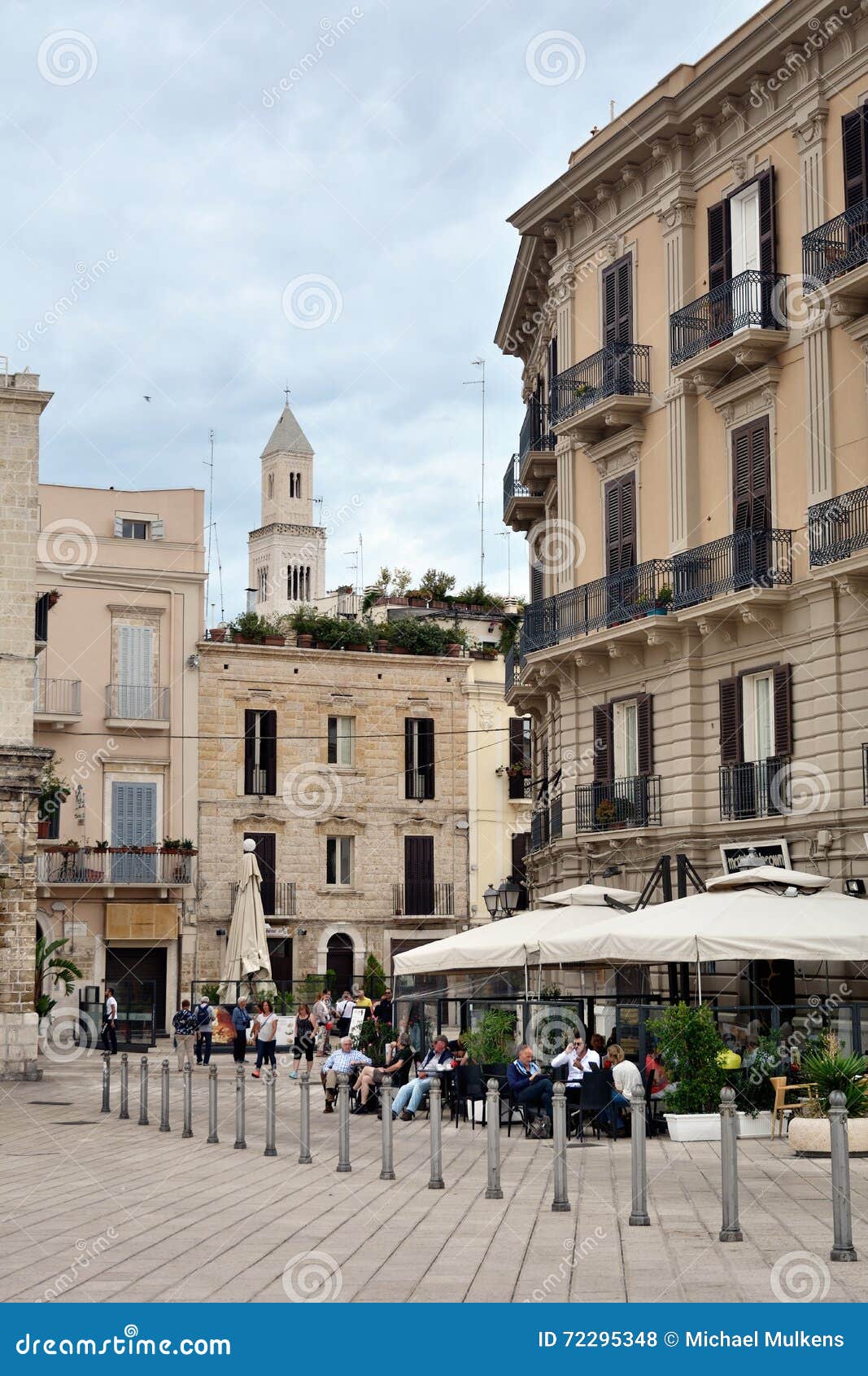 Piazza Ferrarese in the Center of Bari, Italy Editorial Stock Photo ...