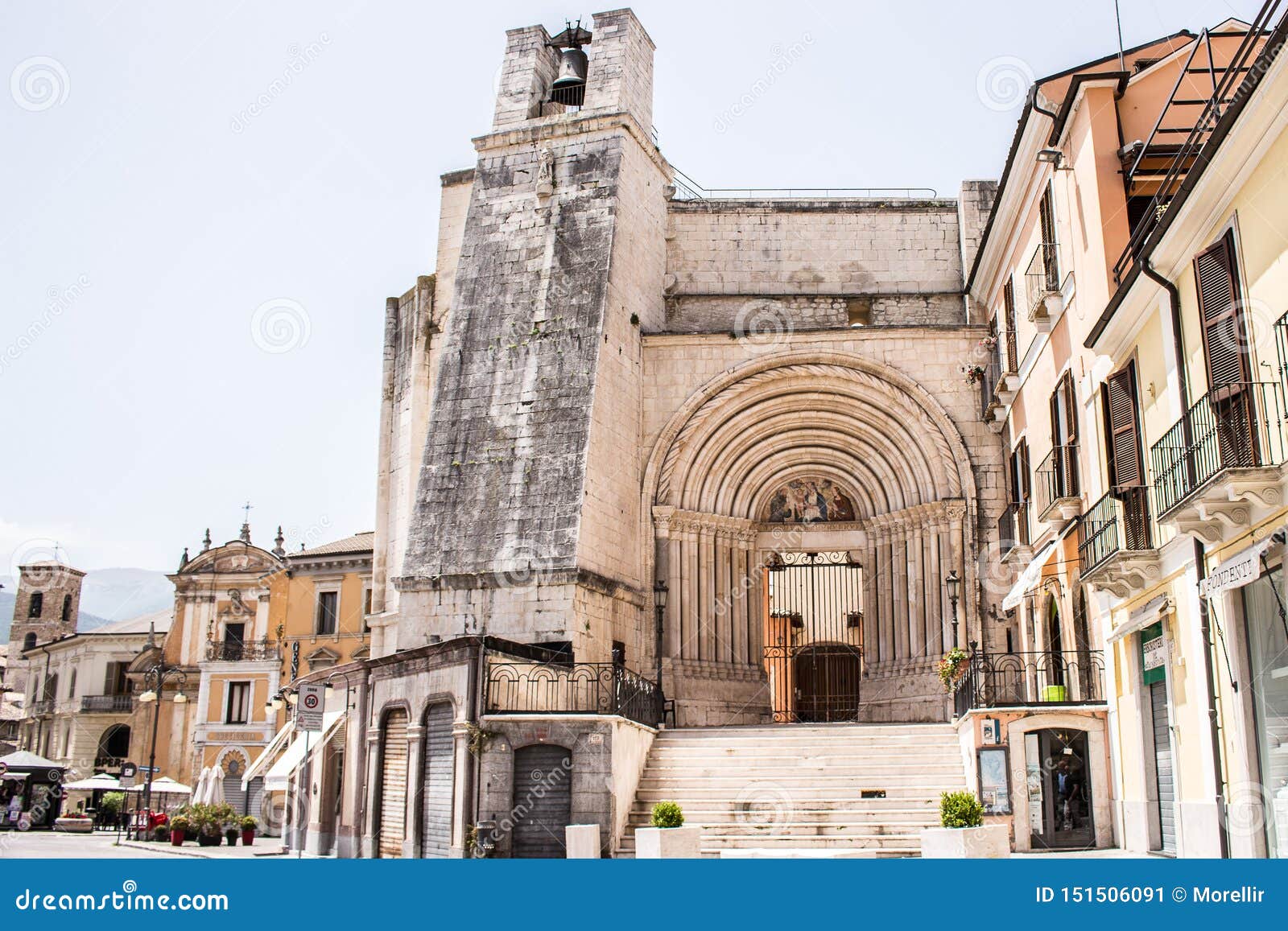Piazza Giuseppe Garibaldi is Het Grootste Vierkant in De Stad Van ...
