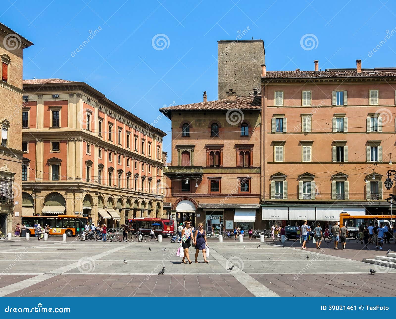 Piazza Maggiore in Bologna, Italy Editorial Photo - Image of europe ...