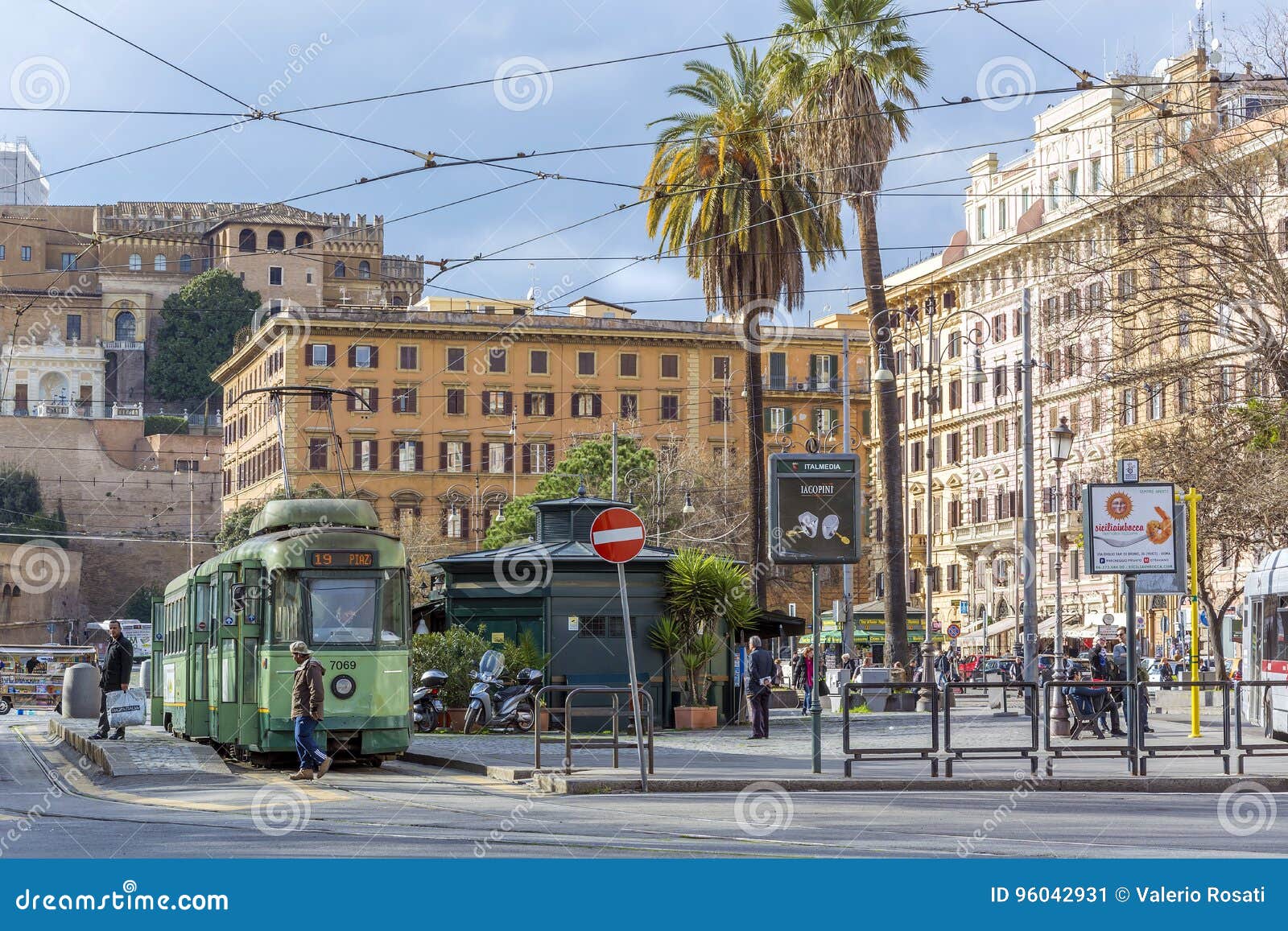 Piazza Risorgimento a Roma fotografia editoriale. Immagine di scaletta ...