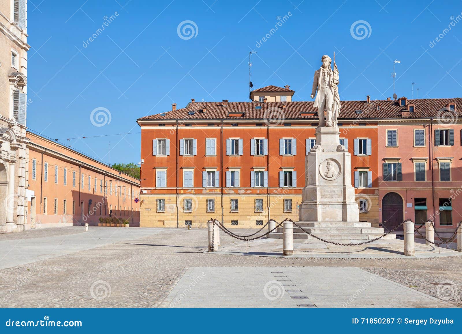 Piazza Roma and Monument To Vincenzo Borelli, Modena Stock Image ...