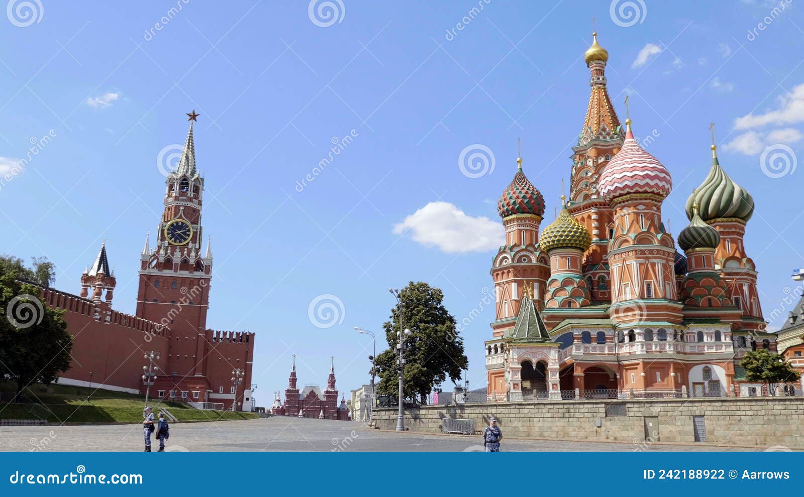Piazza Rossa Di Mosca. St Basils Catedral E Spasskaya Tower Fotografia ...
