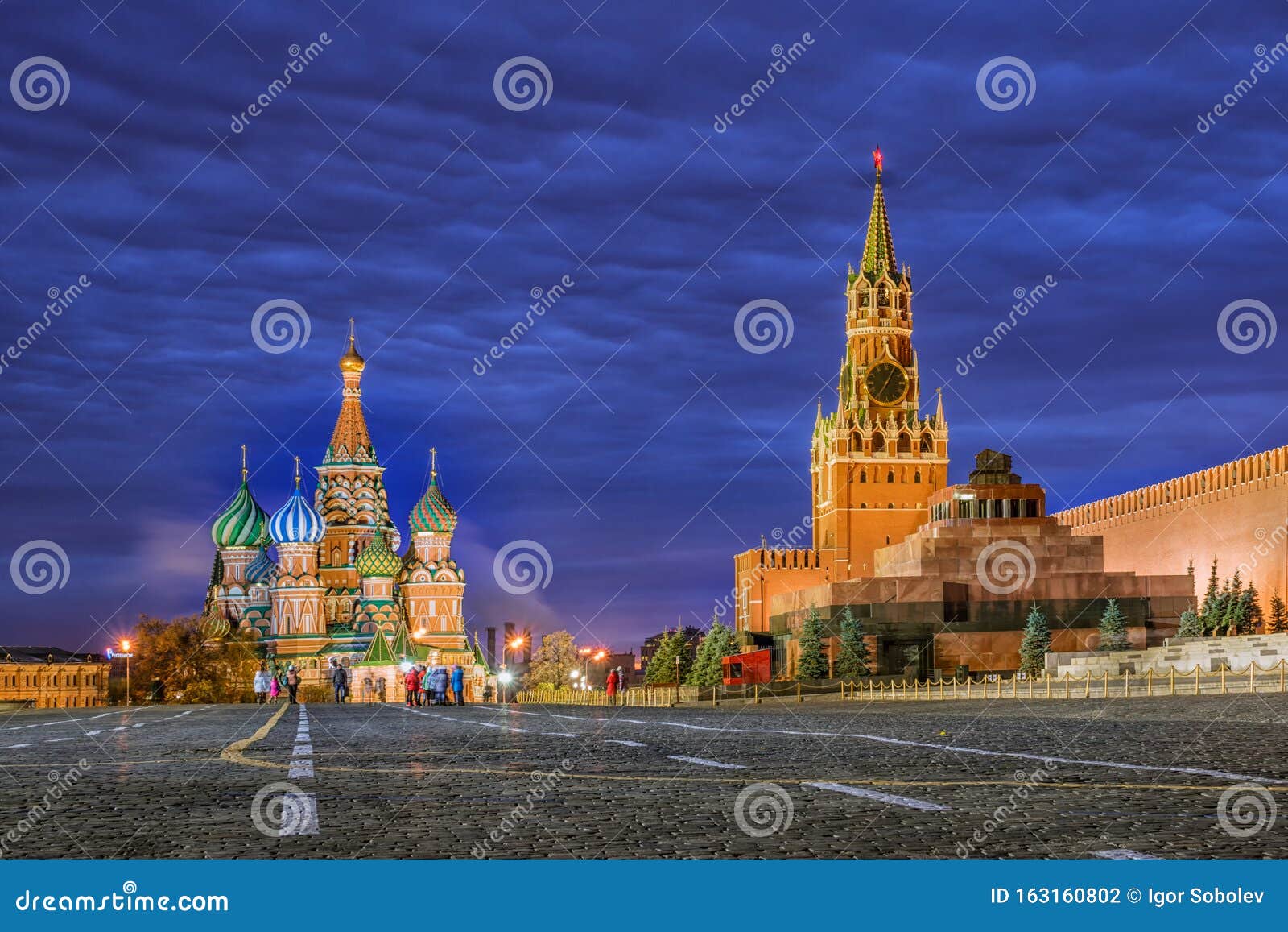 Piazza Rossa a Mosca Di Notte Fotografia Editoriale - Immagine di città ...