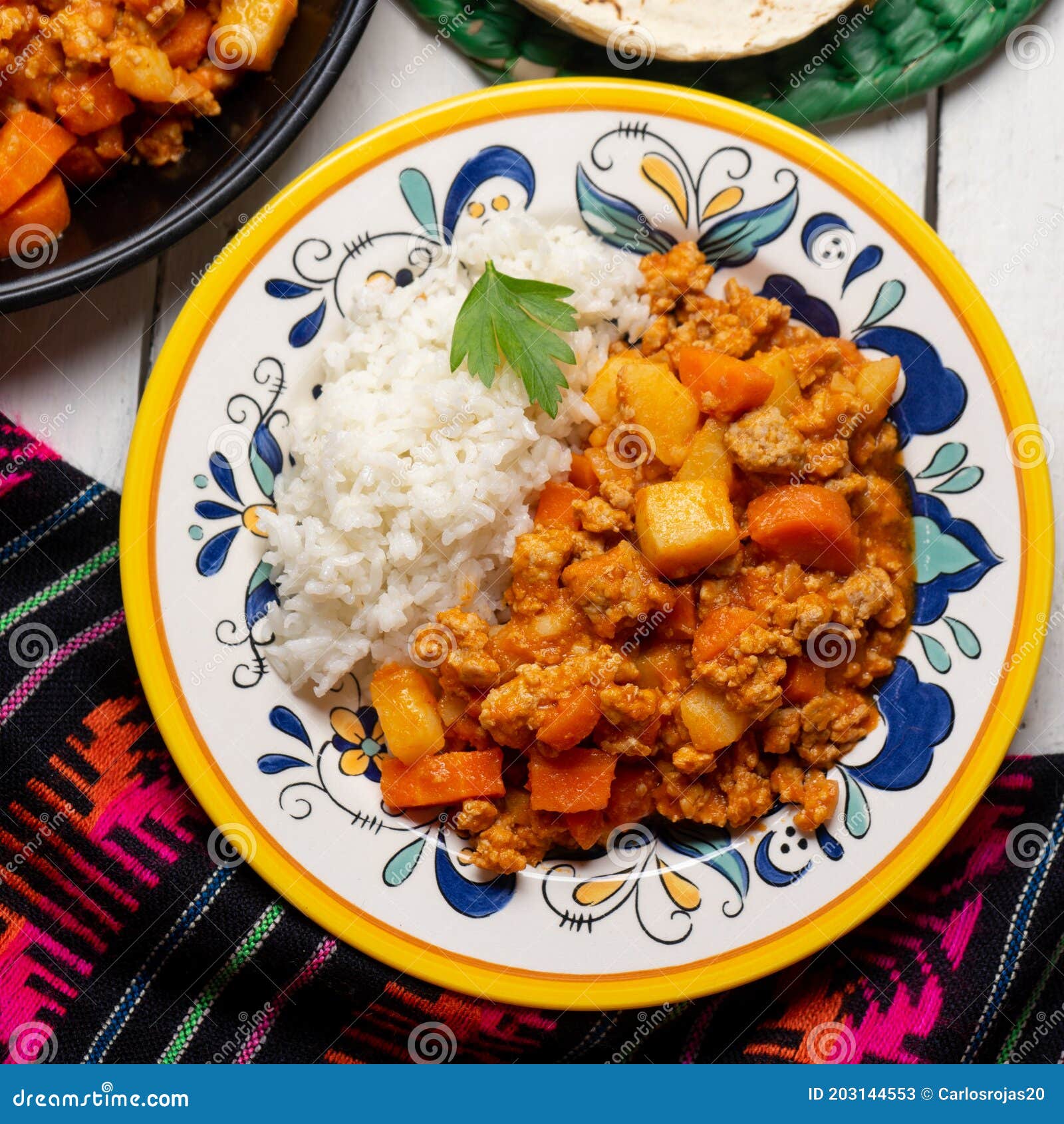 Picadillo Mexicano Com Arroz Em Fundo Branco Imagem de Stock - Imagem ...
