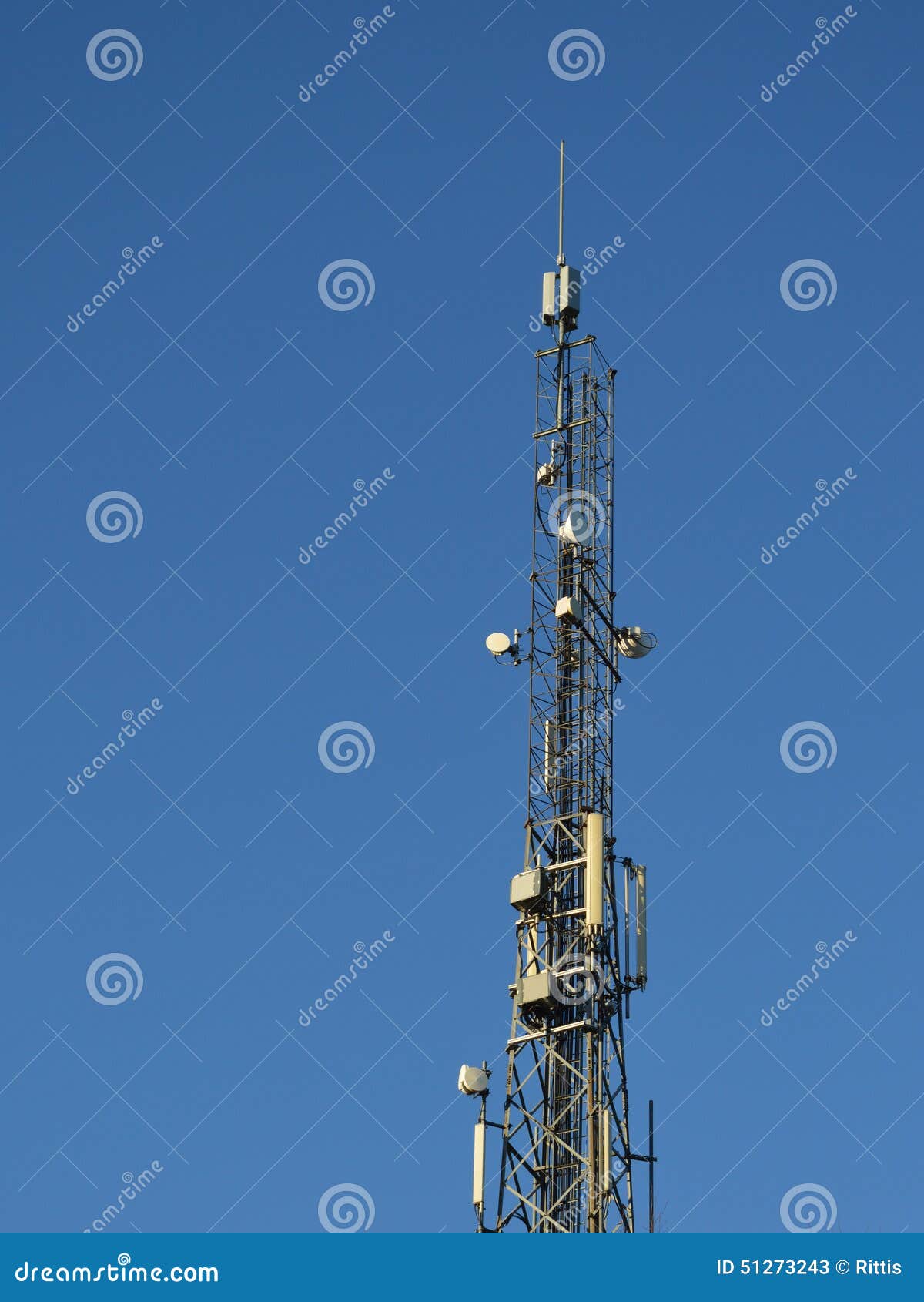 Picco Di Una Torre Alta Della Stazione Base Immagine Stock - Immagine ...