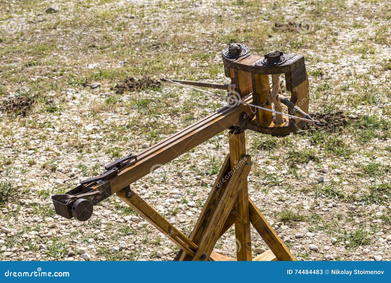 Piccolo balista antico fotografia stock editoriale. Immagine di freccia ...