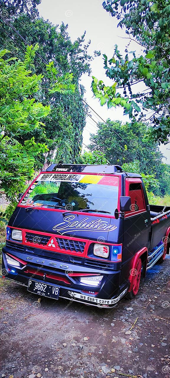 Pick up L300 editorial photo. Image of wheel, tire, truck - 238782381