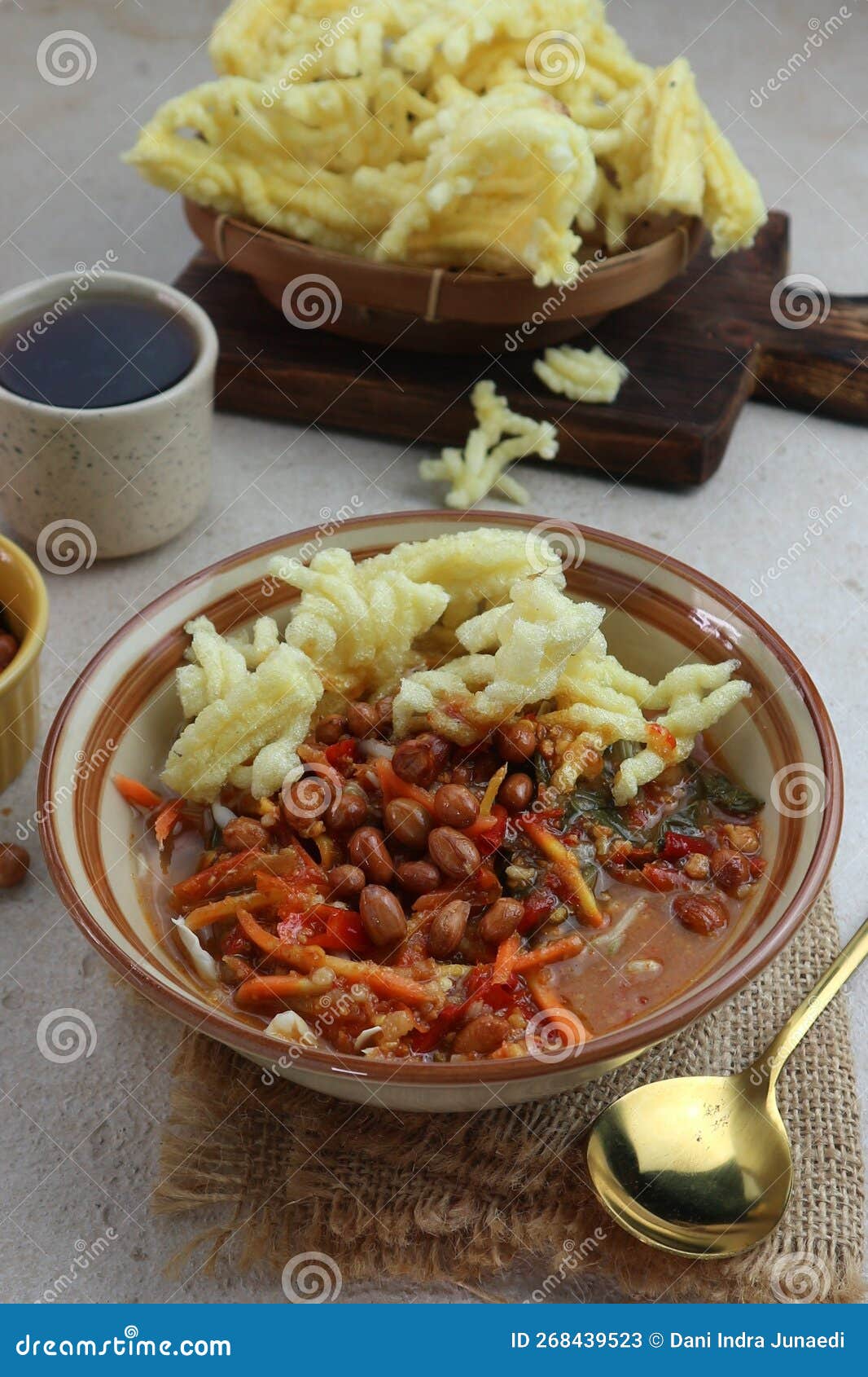 Pickled Vegetables with Fried Peanuts and Crackers Stock Image - Image ...