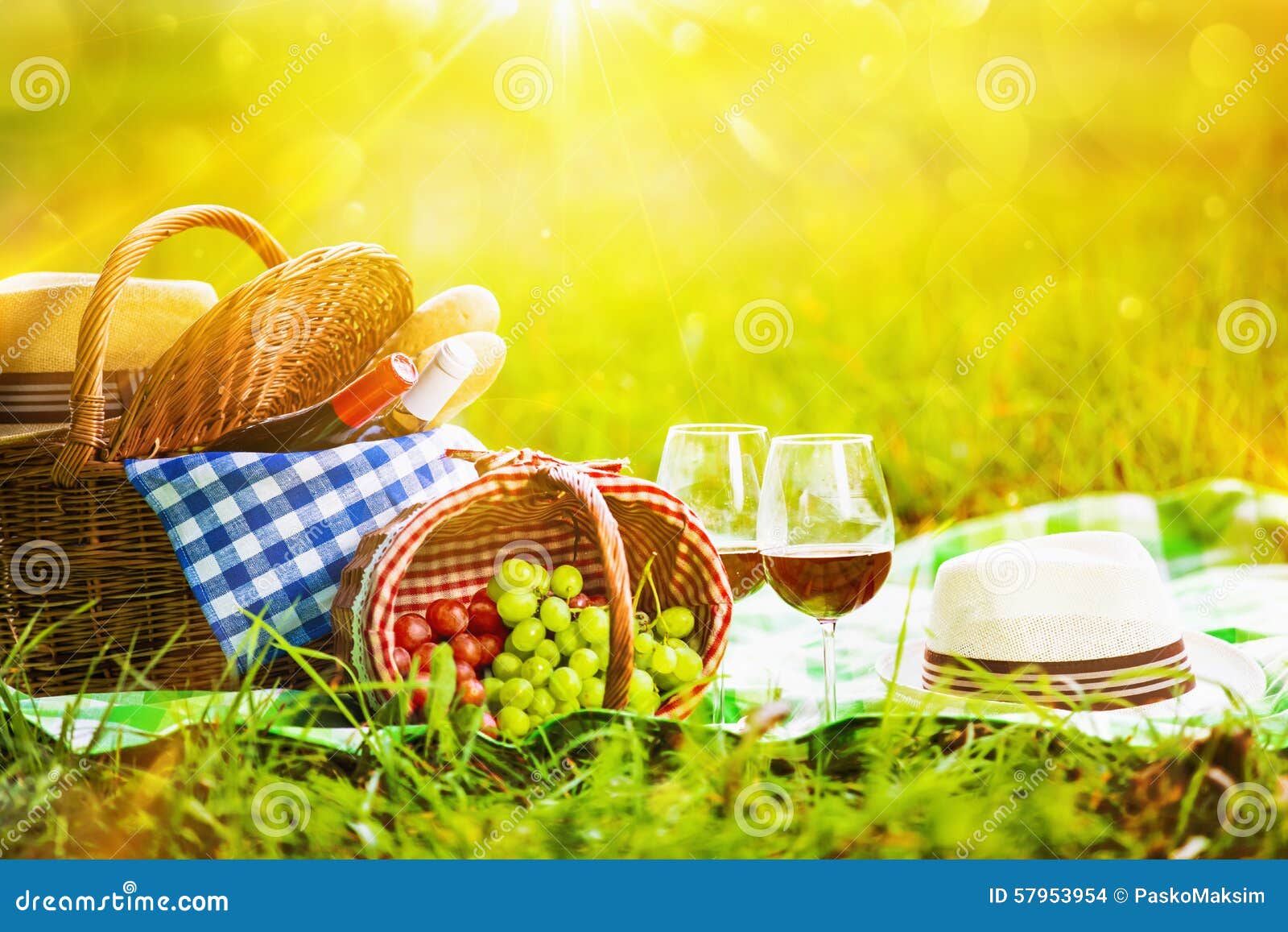 Picknick bij zonsondergang stock foto. Image of gezond - 57953954