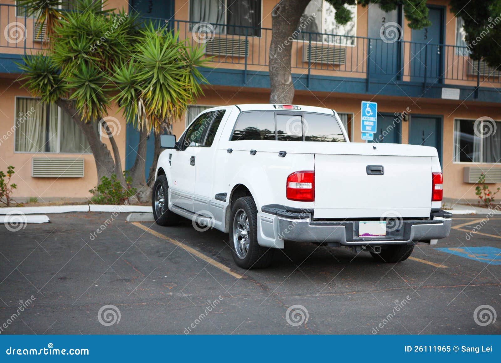 Pickup parked motel stock image. Image of angeles, building - 26111965