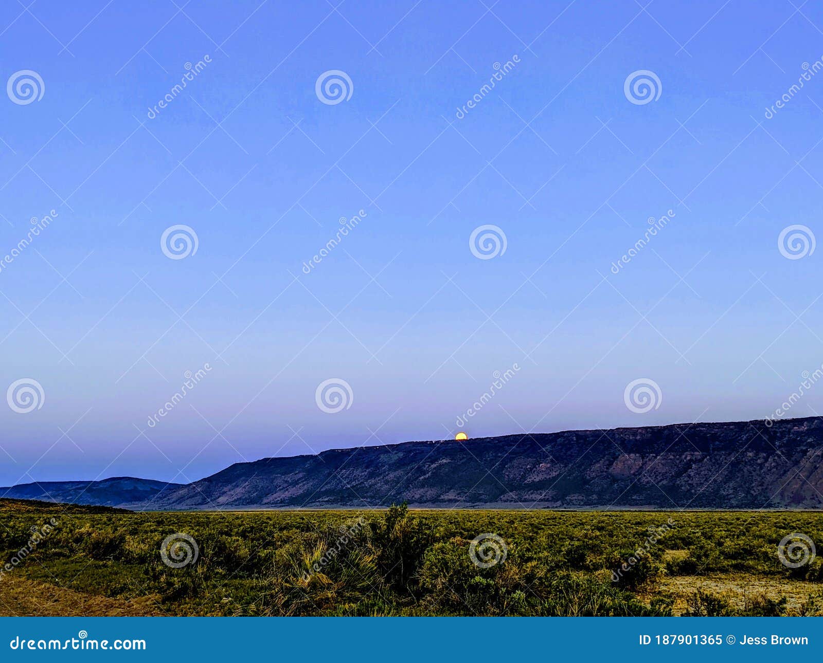 Pico Da Lua Cheia Do Deserto Imagem de Stock - Imagem de prado ...