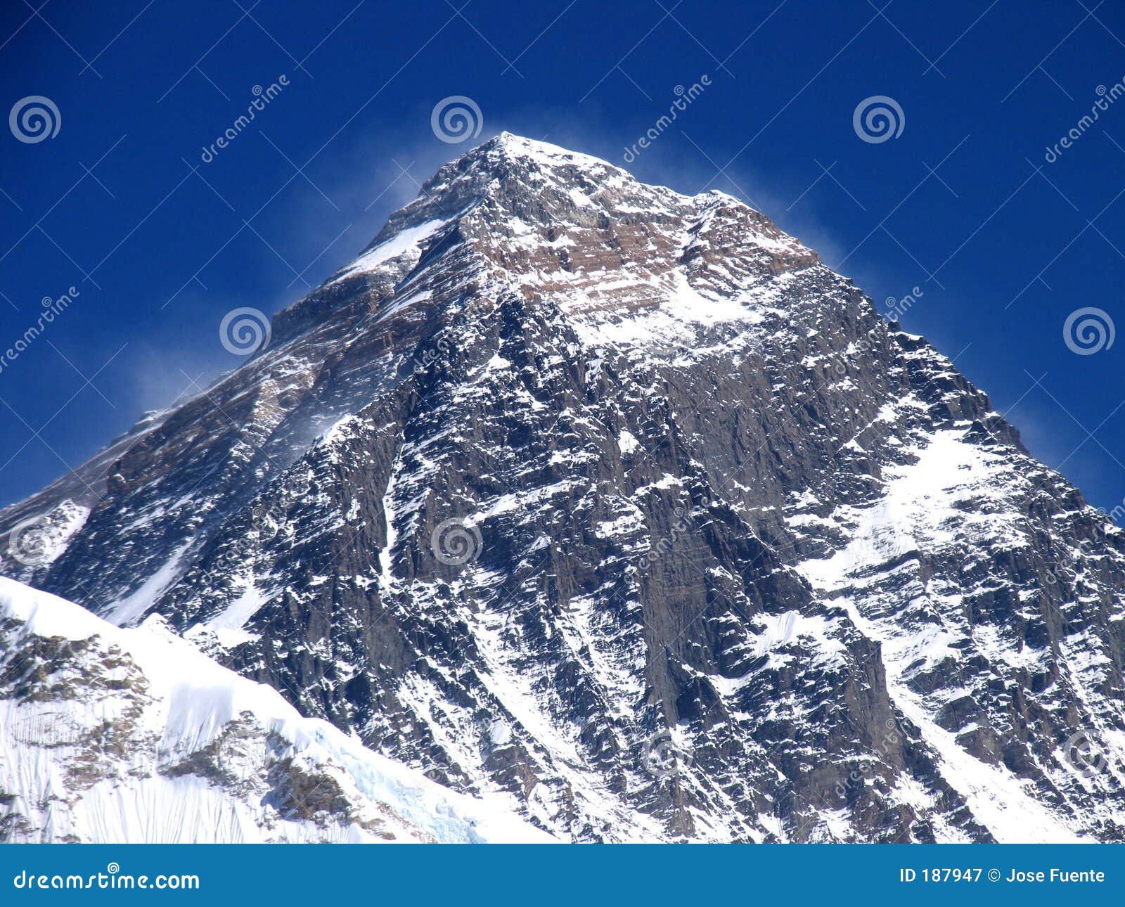 Pico de Everest imagem de stock. Imagem de caminhoneiro - 187947