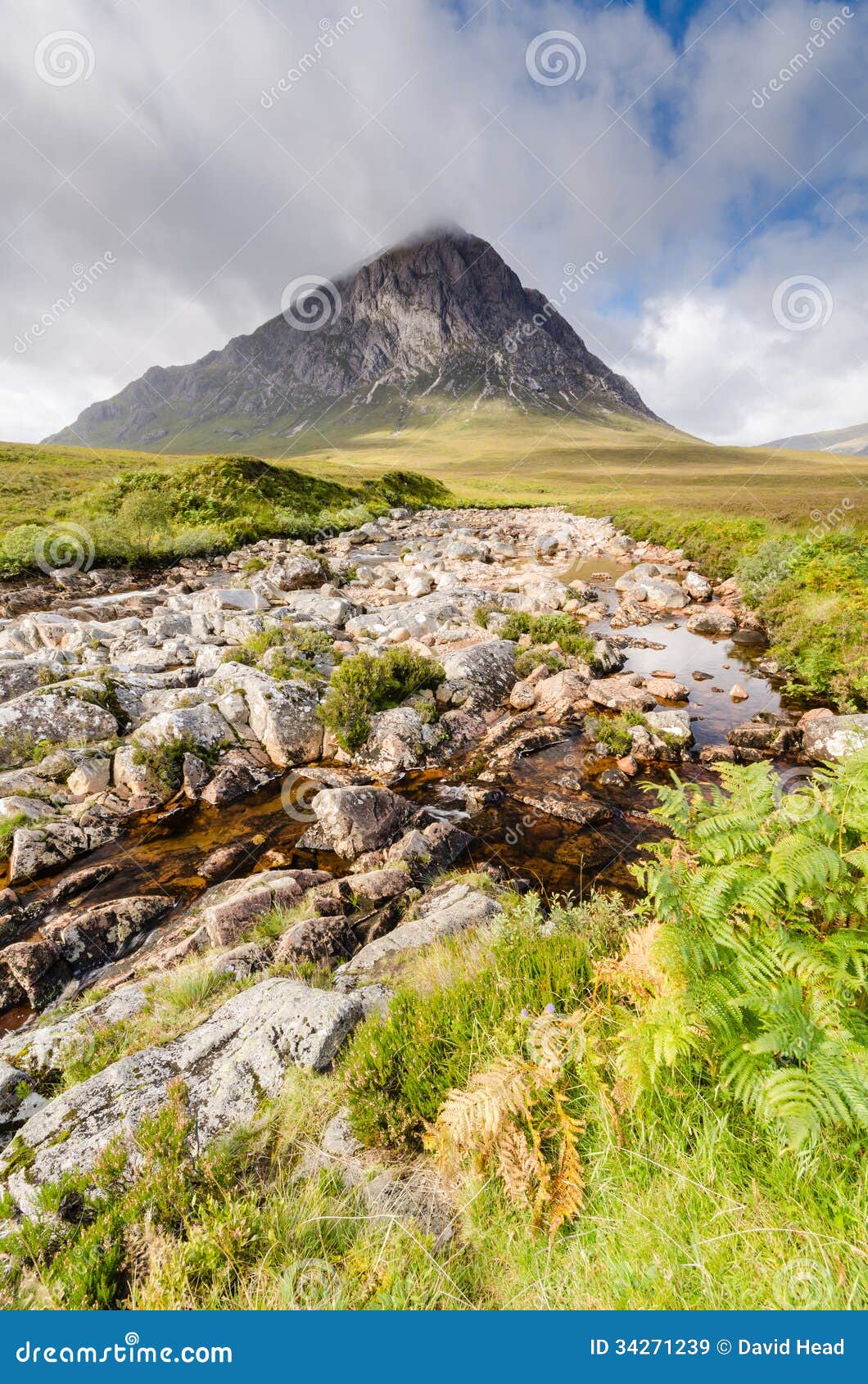 Pico de Stob Dearg imagen de archivo. Imagen de escocia - 34271239