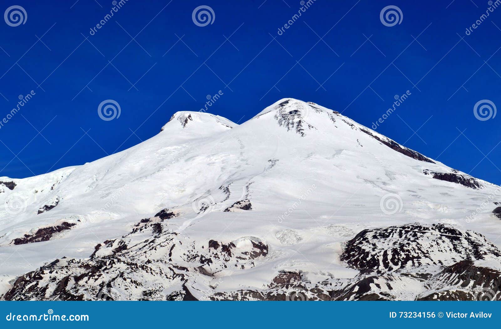 Picos Nevados Del Monte Elbrus Foto de archivo - Imagen de altitud ...