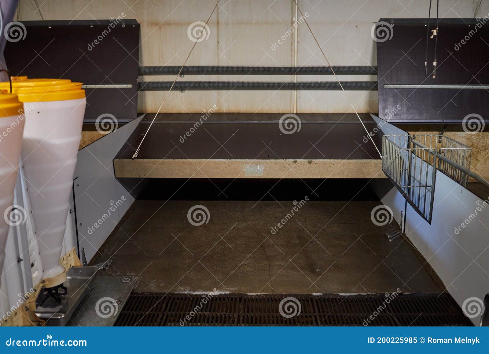 Picture of Clean Empty Pig Stall. Stock Image - Image of rusty, byre ...