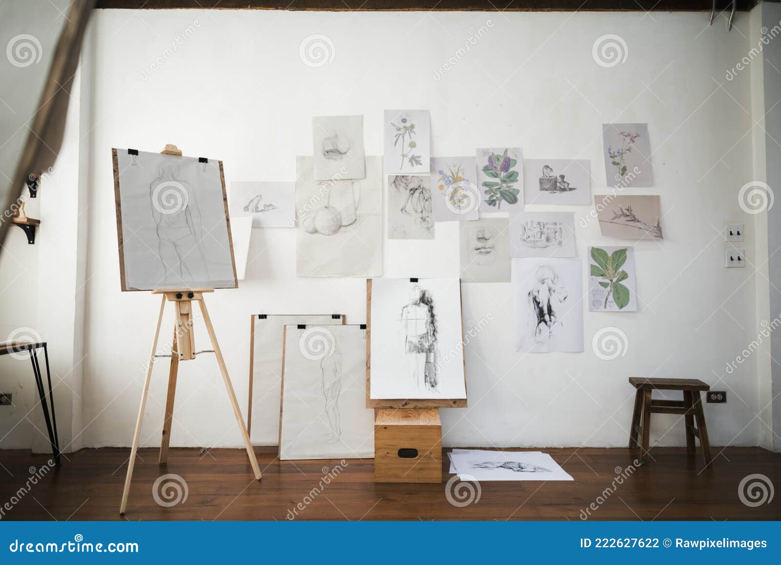 Picture Frames at an Art Exhibition Editorial Photography - Image of ...