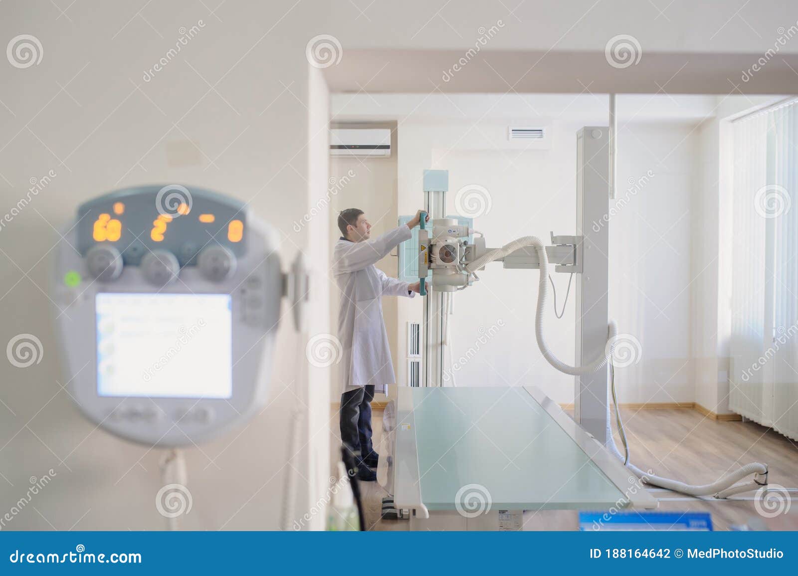 The Picture of a Male Radiologist Adjusting the X-ray Machine Stock ...