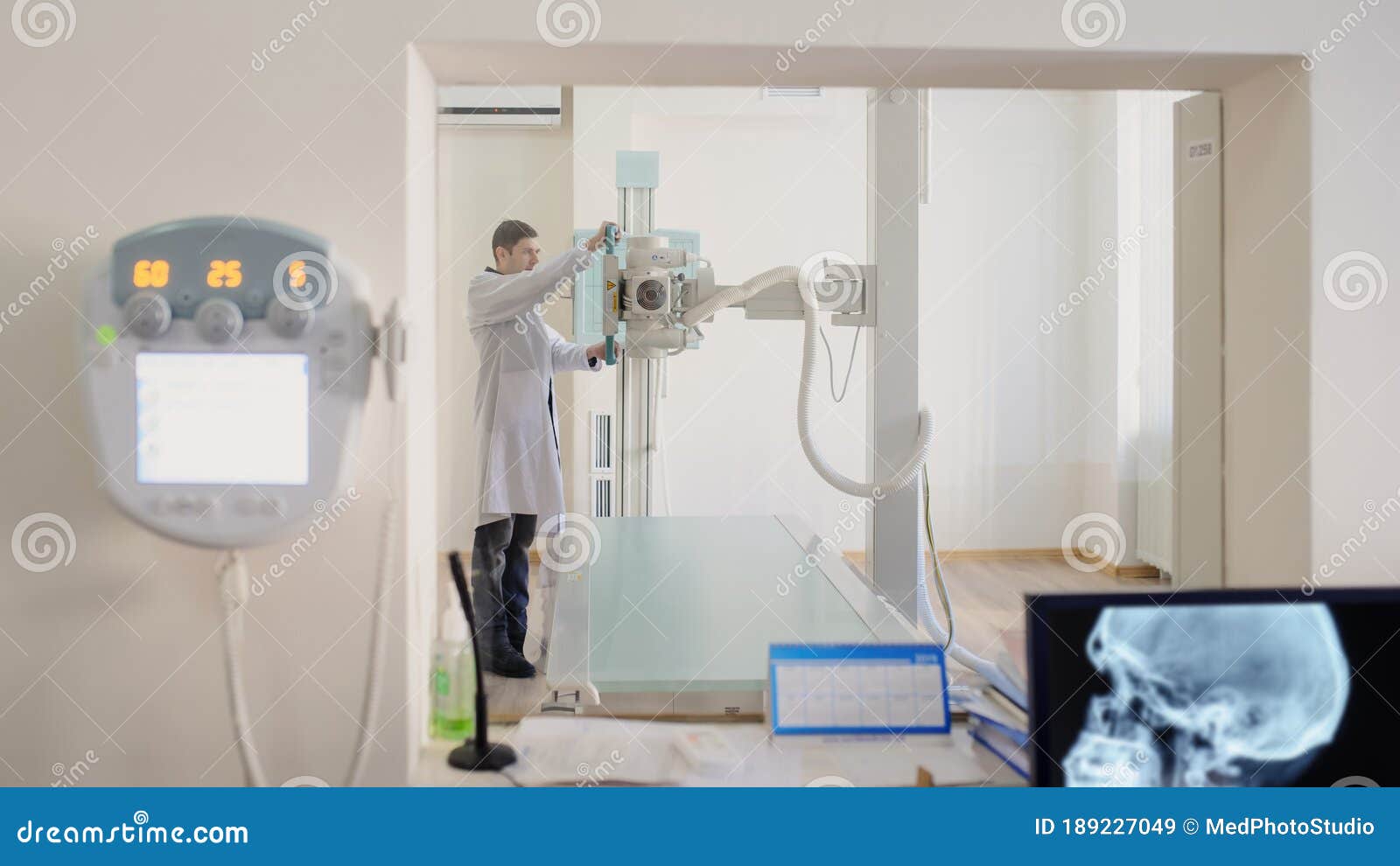 The Picture of a Male Radiologist Adjusting the X-ray Machine Stock ...
