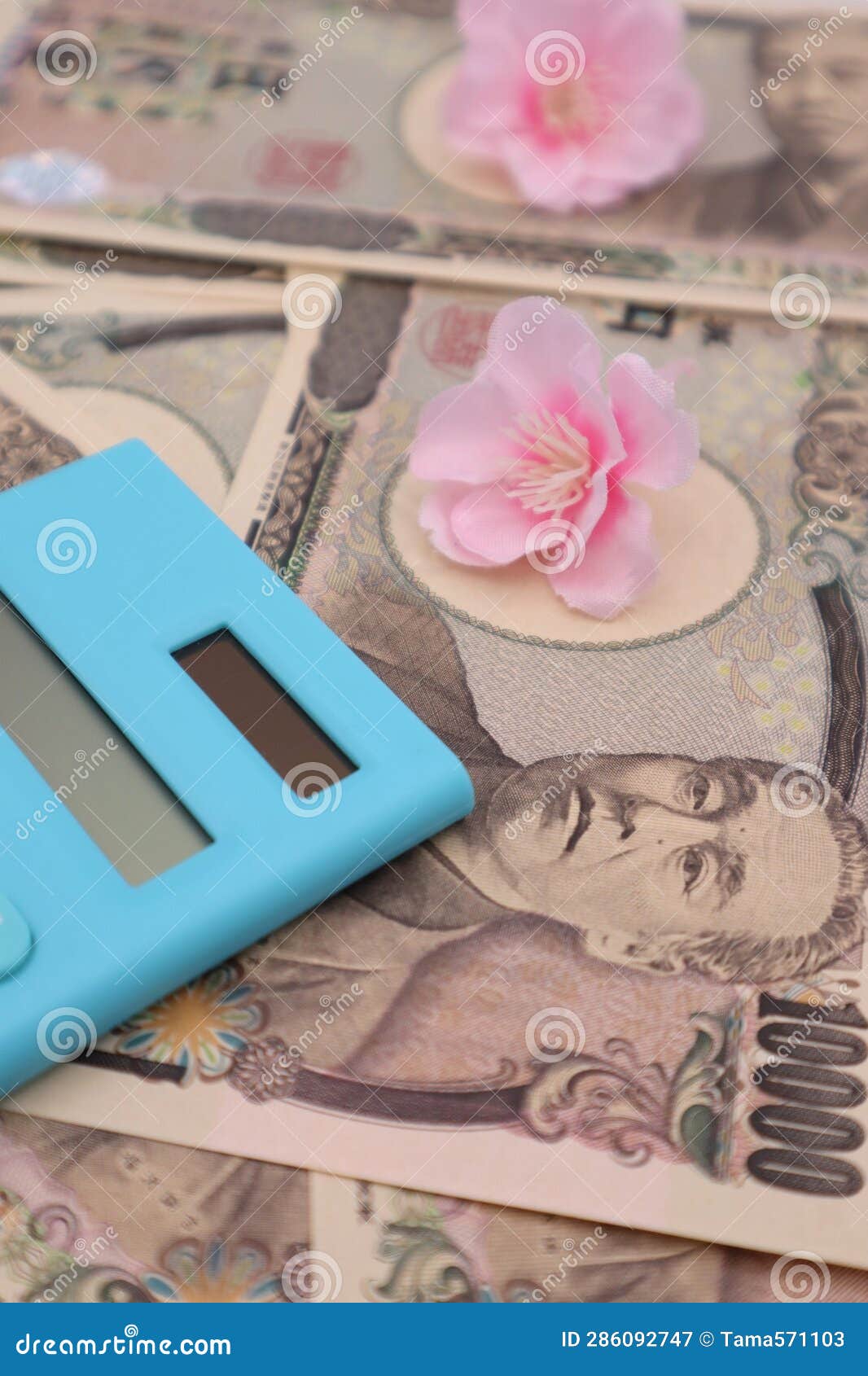 Image of calculating money stock image. Image of 10000 - 286092747