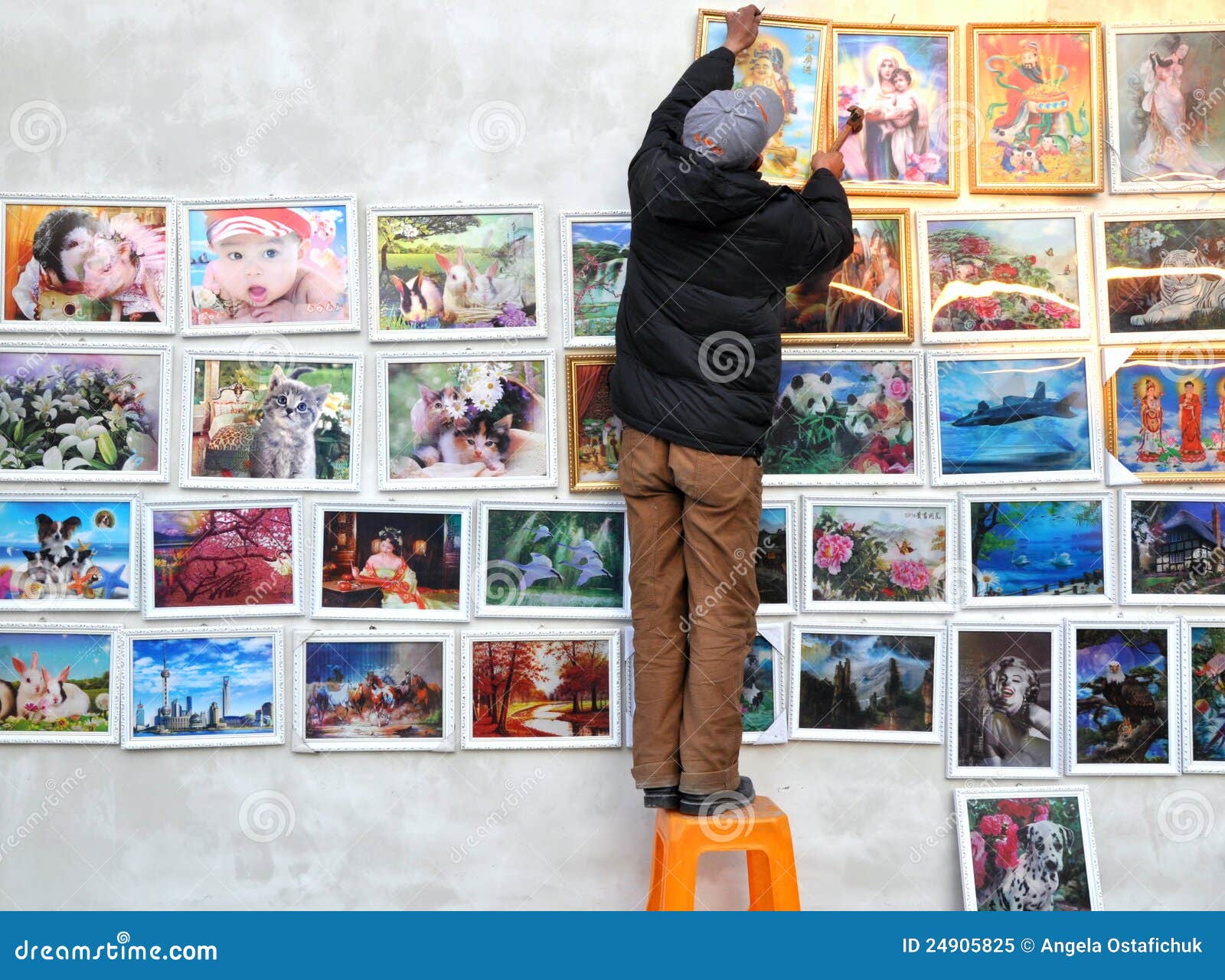 Picture Seller editorial image. Image of working, photographs - 24905825