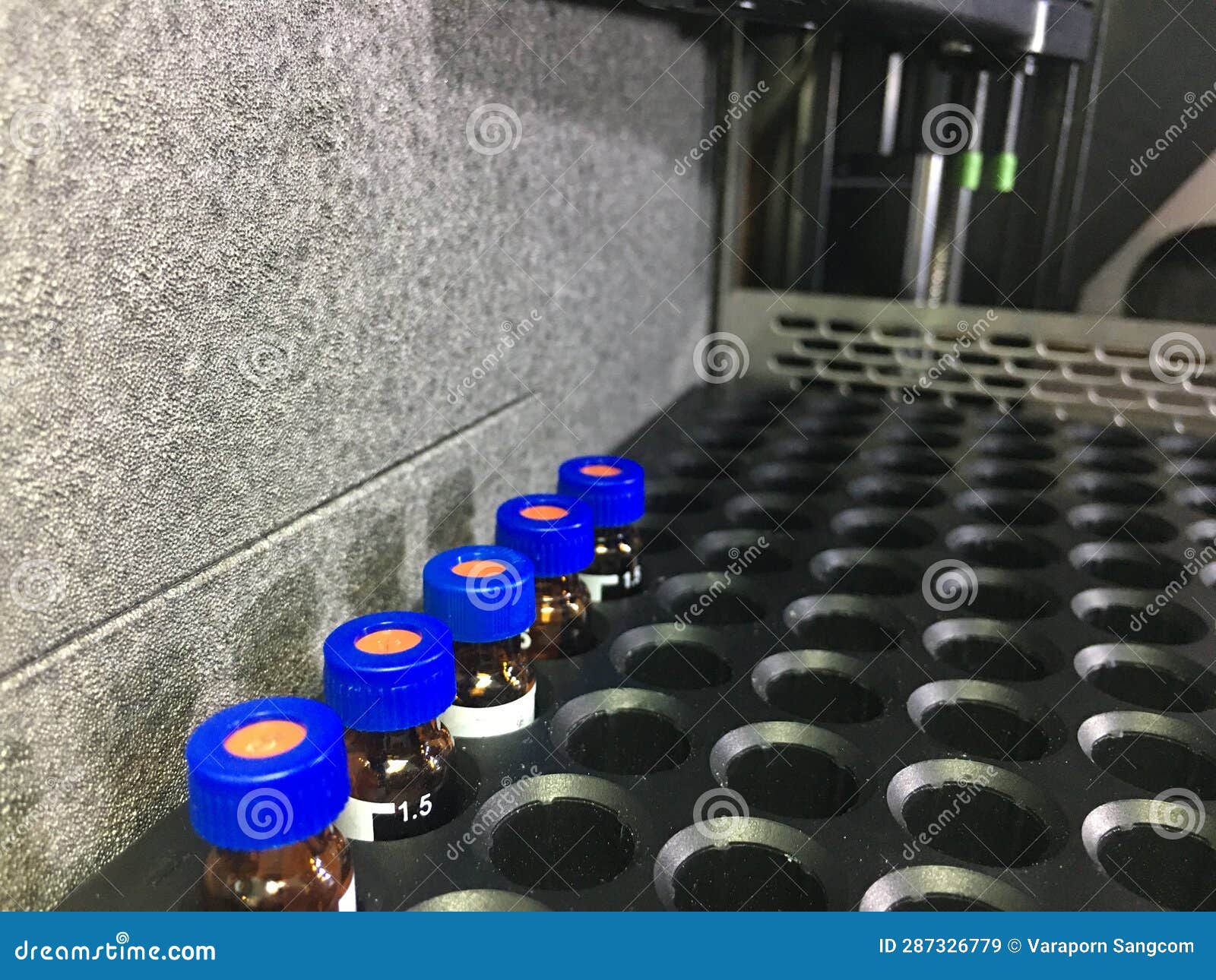 Picture the Vail, Put the Paste Solution in the HPLC Machine Stock ...