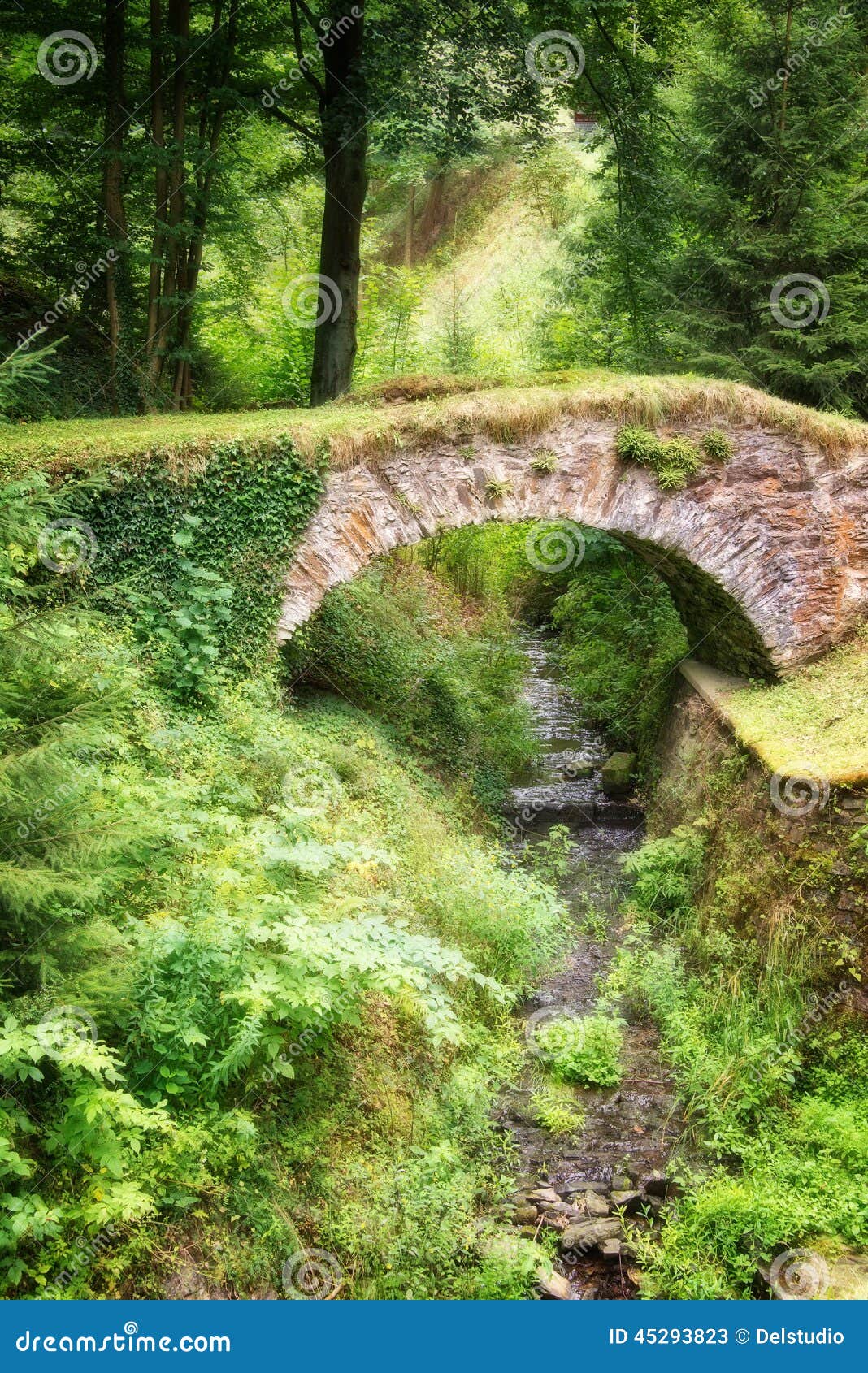 Picturesque Old Stone Bridge Stock Image - Image of summer, countryside ...