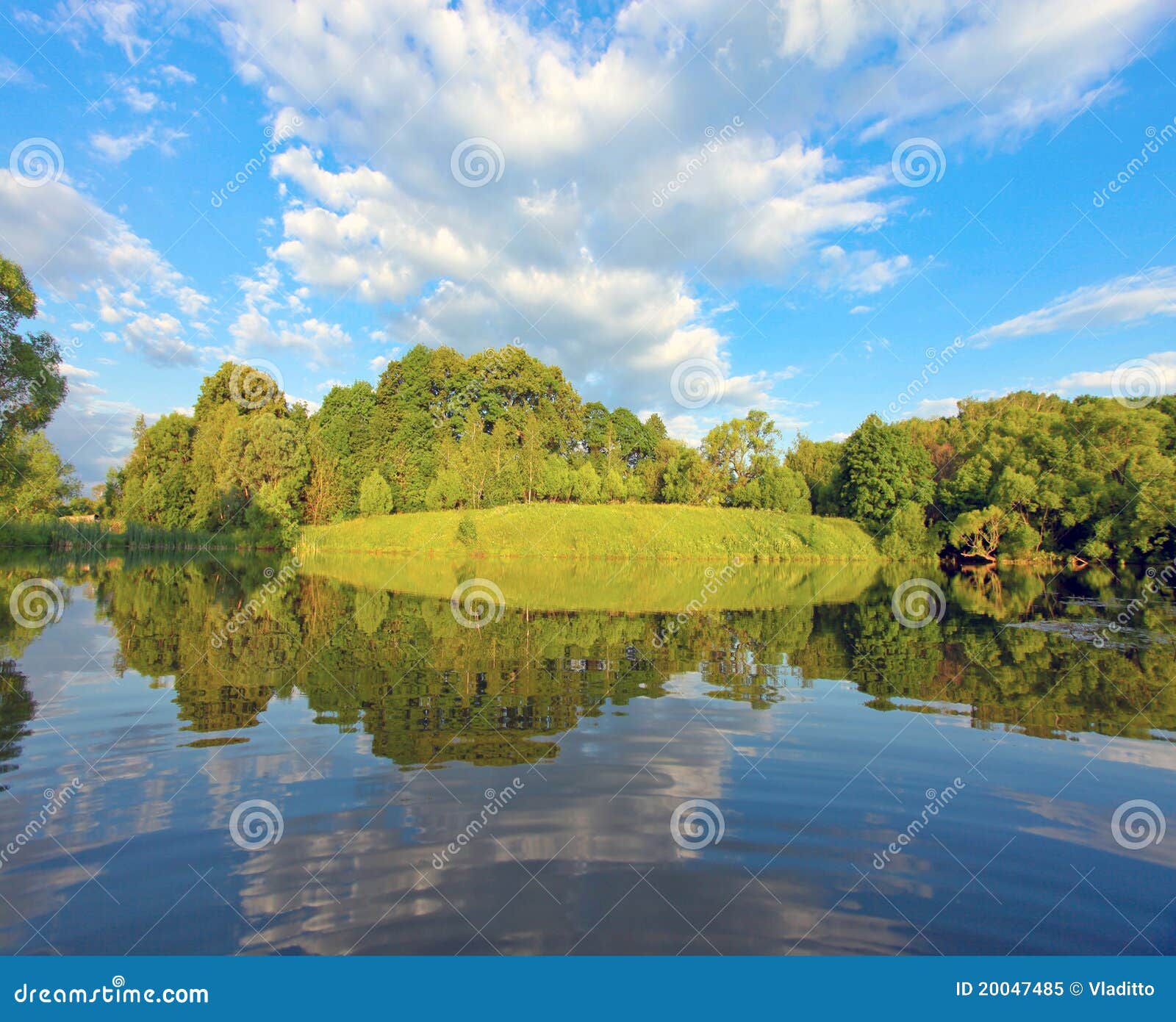 Picturesque Scene of Beautiful Lake Stock Image - Image of land, autumn ...
