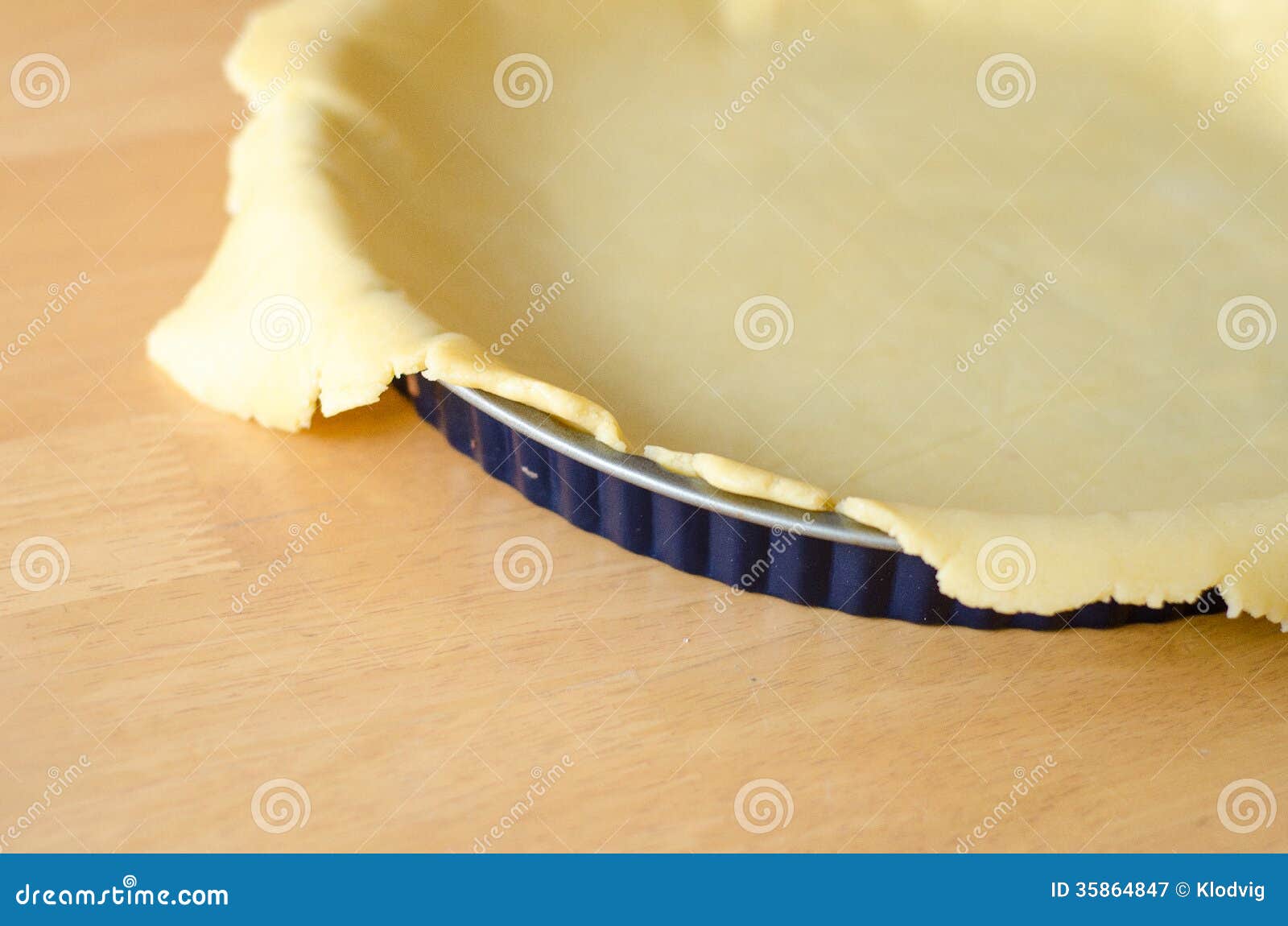 Pie crust in form stock image. Image of bakery, home - 35864847