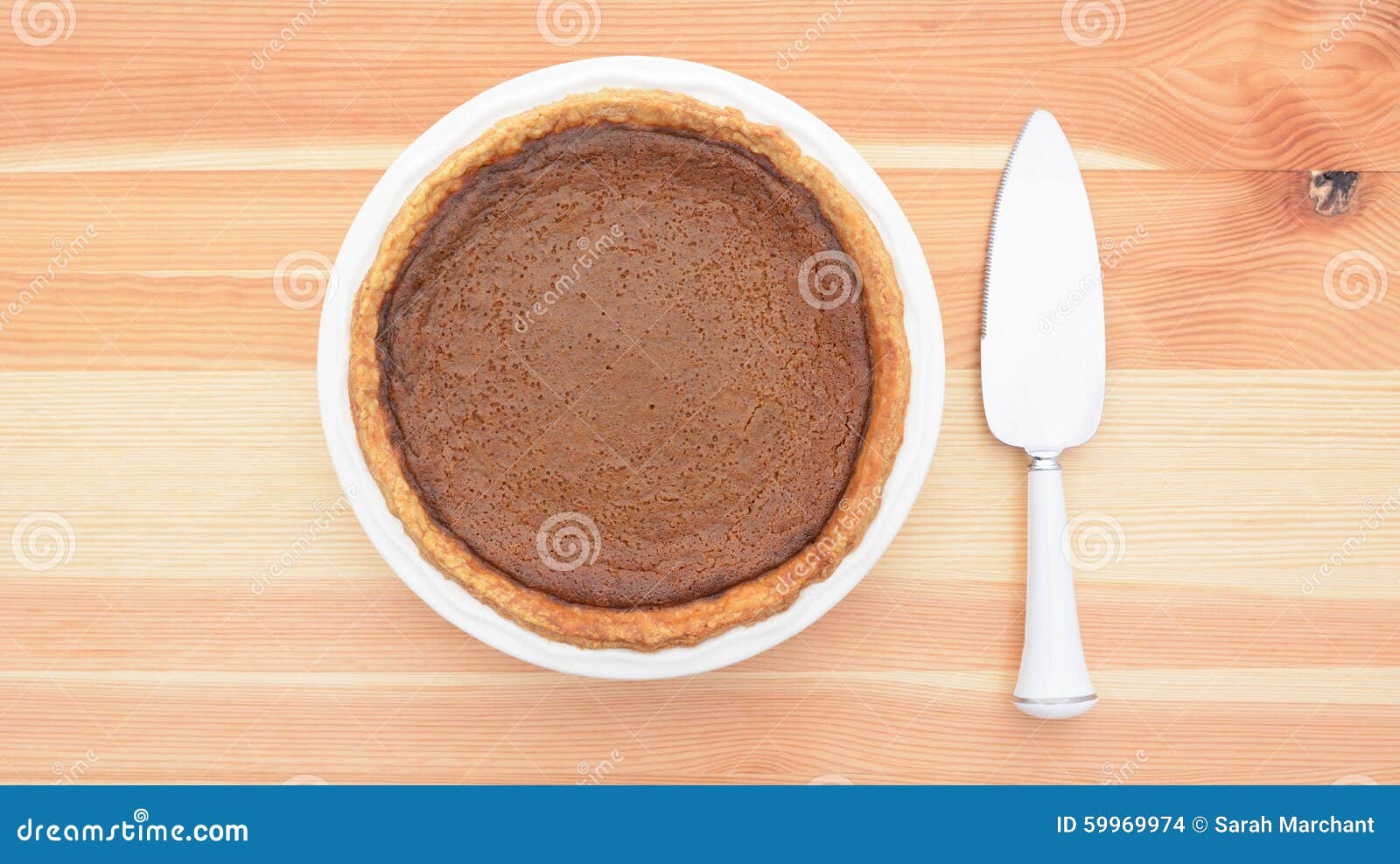 Pie Server with Freshly Baked Pumpkin Pie Stock Photo - Image of circle ...